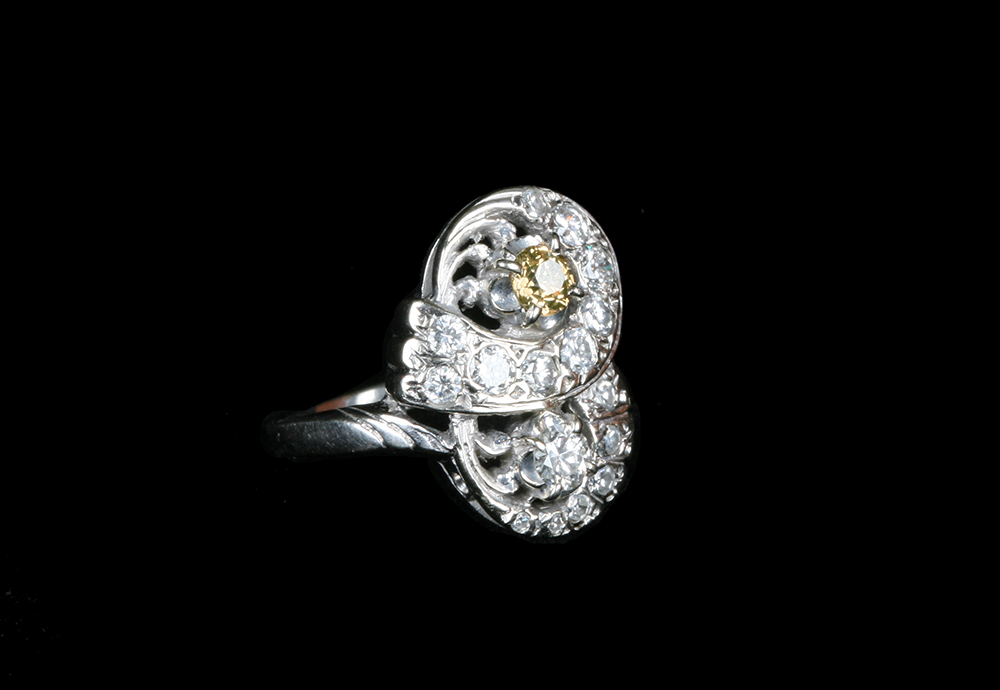 Vintage 14K White Gold Gothic Ring | EBTH