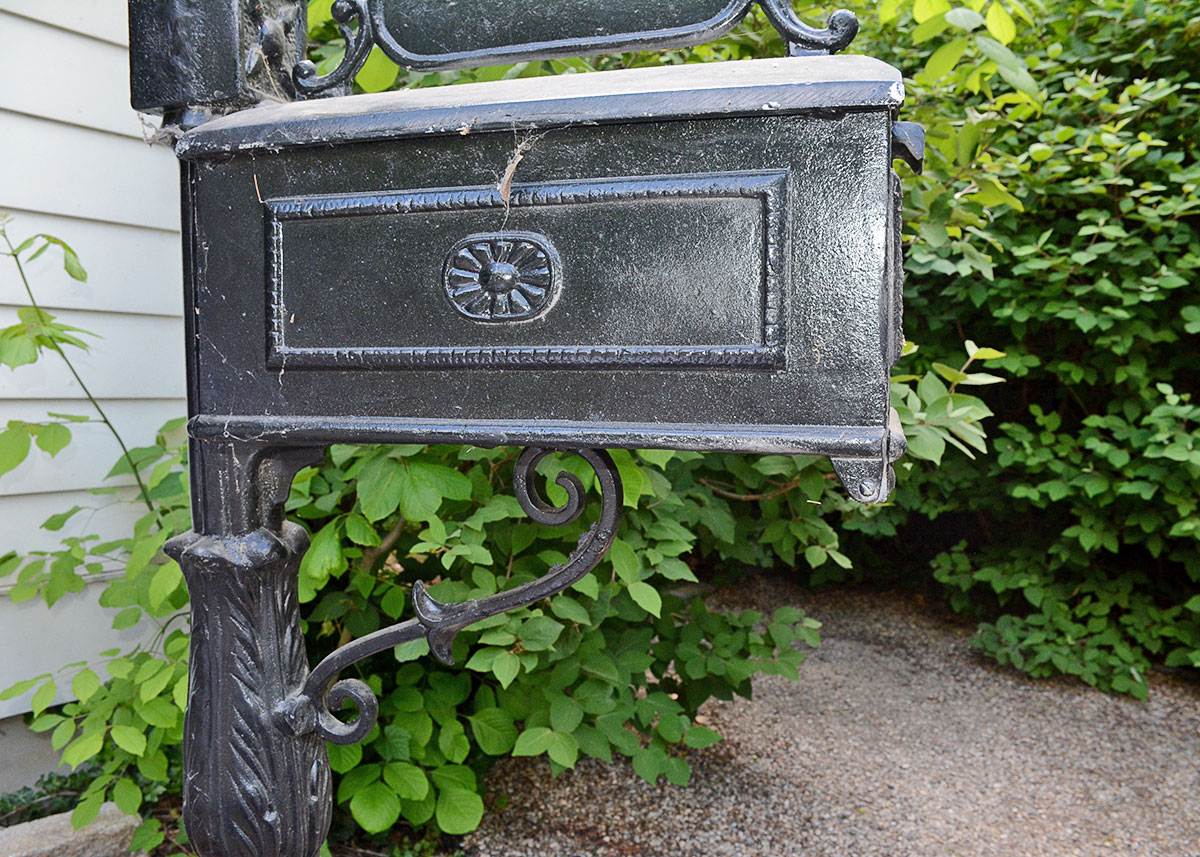 Black Cast Iron Horse Head Mailbox | EBTH