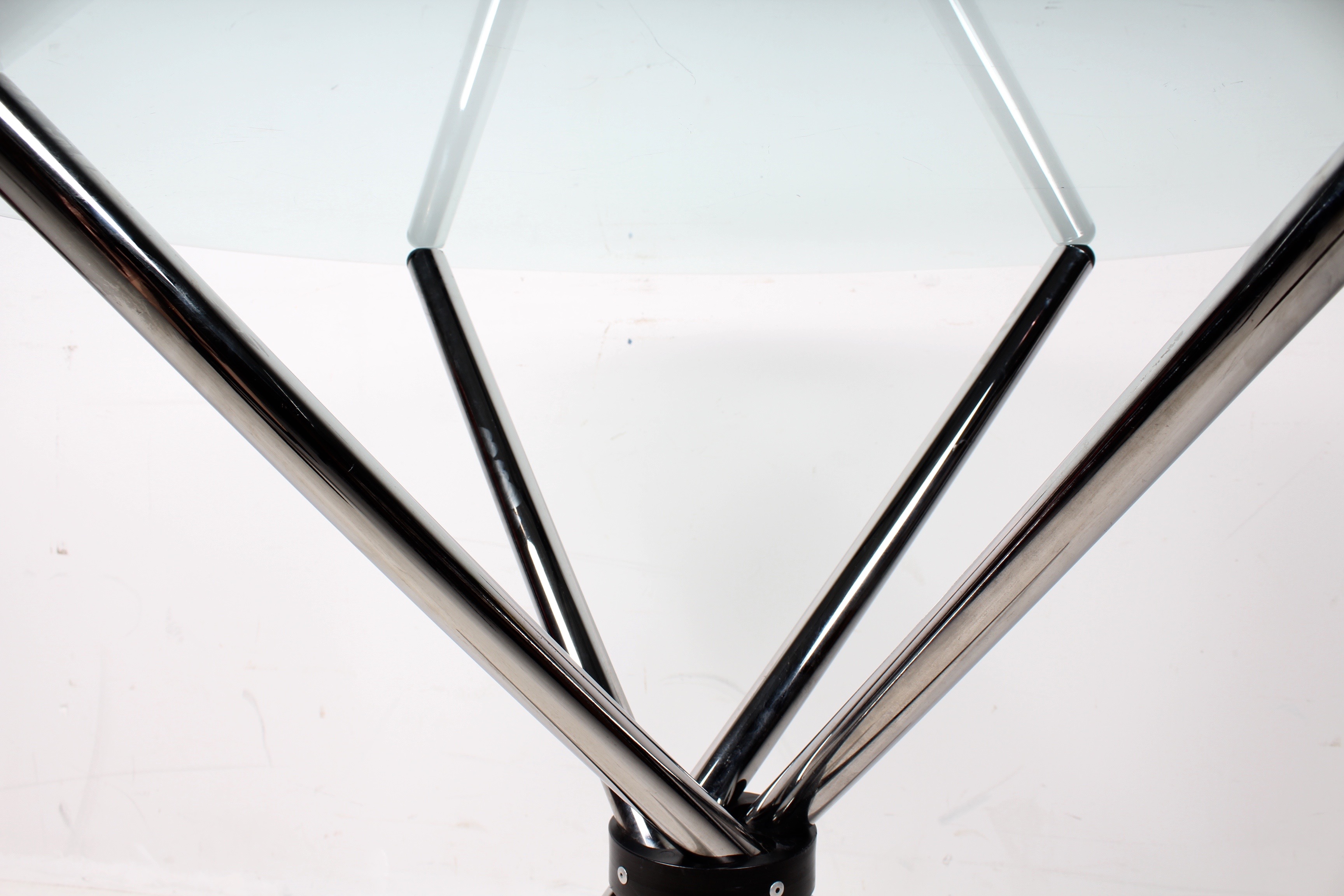 Euro Style "Hydra" Contemporary Collapsible Table | EBTH