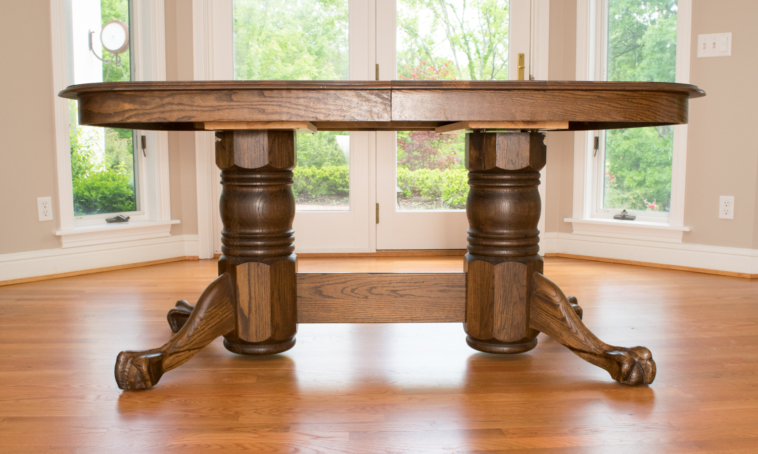 Traditional Oak Dining Table and Chairs | EBTH