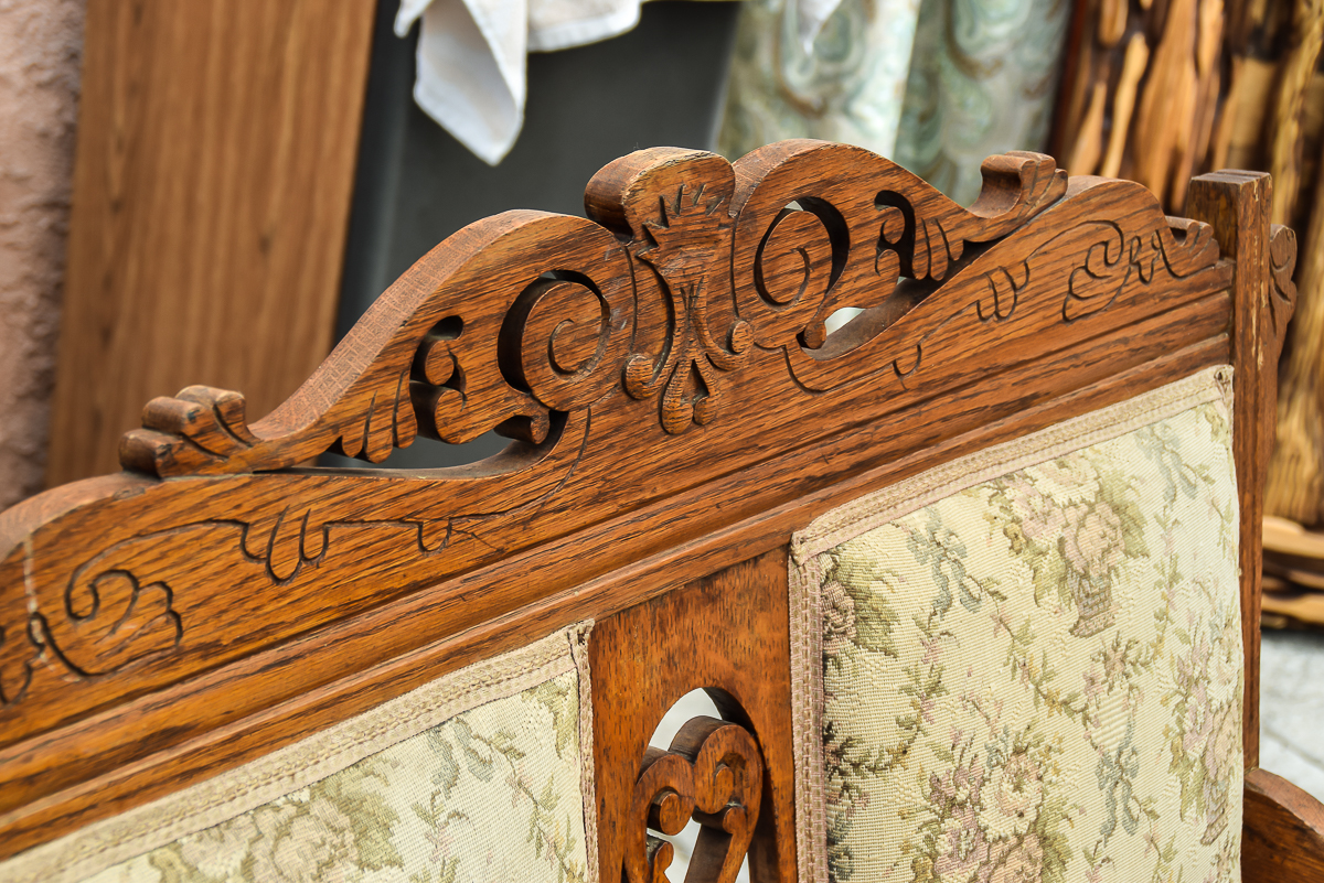 Victorian Eastlake Style Settee and Parlor Chair | EBTH