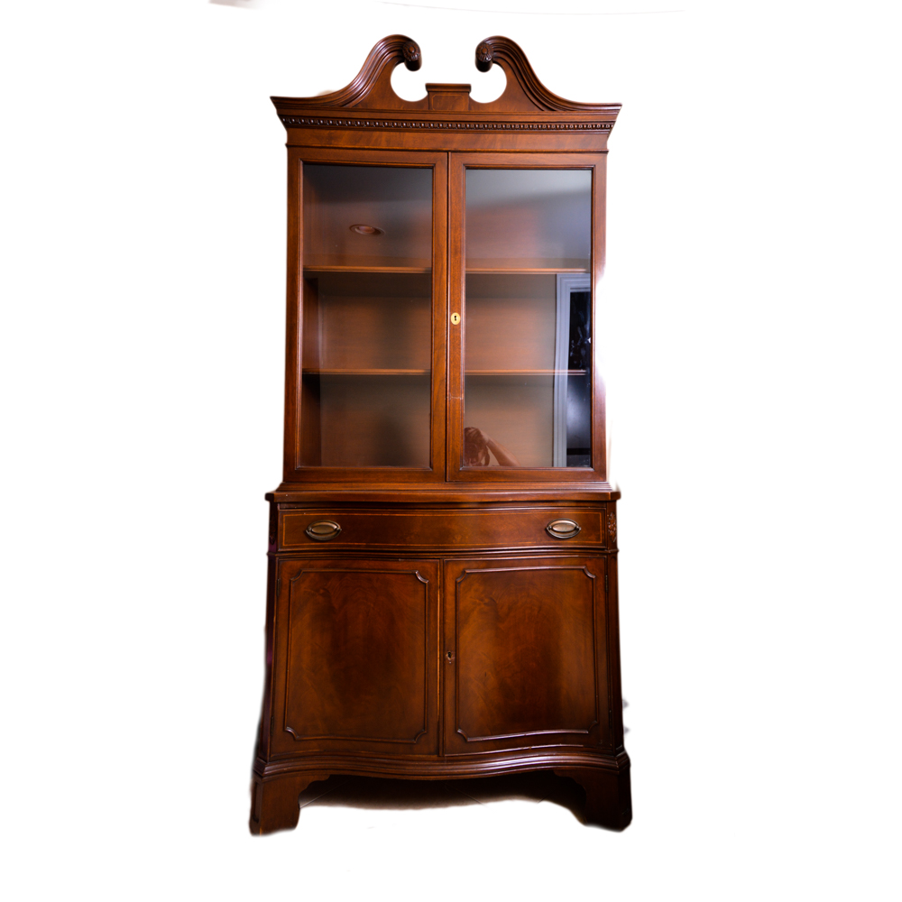 Mount Airy Chair Company Hepplewhite Style Mahogany Bookcase | EBTH