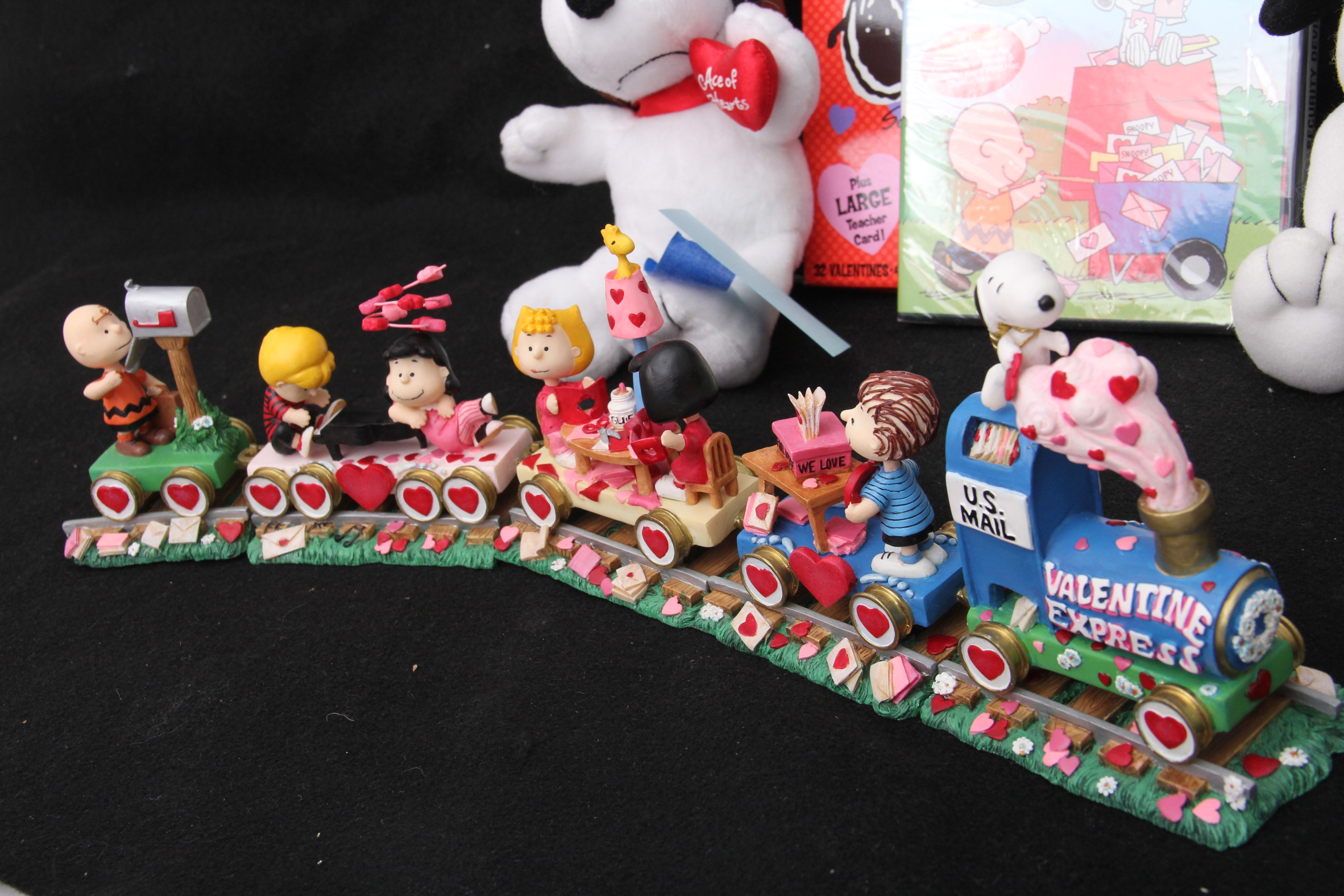 Snoopy and Friends Valentine's Train and Toys | EBTH