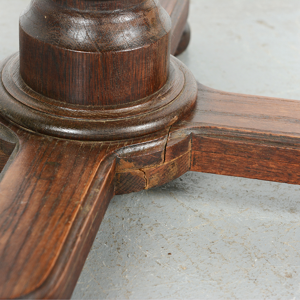 Round Oak Pedestal Table | EBTH