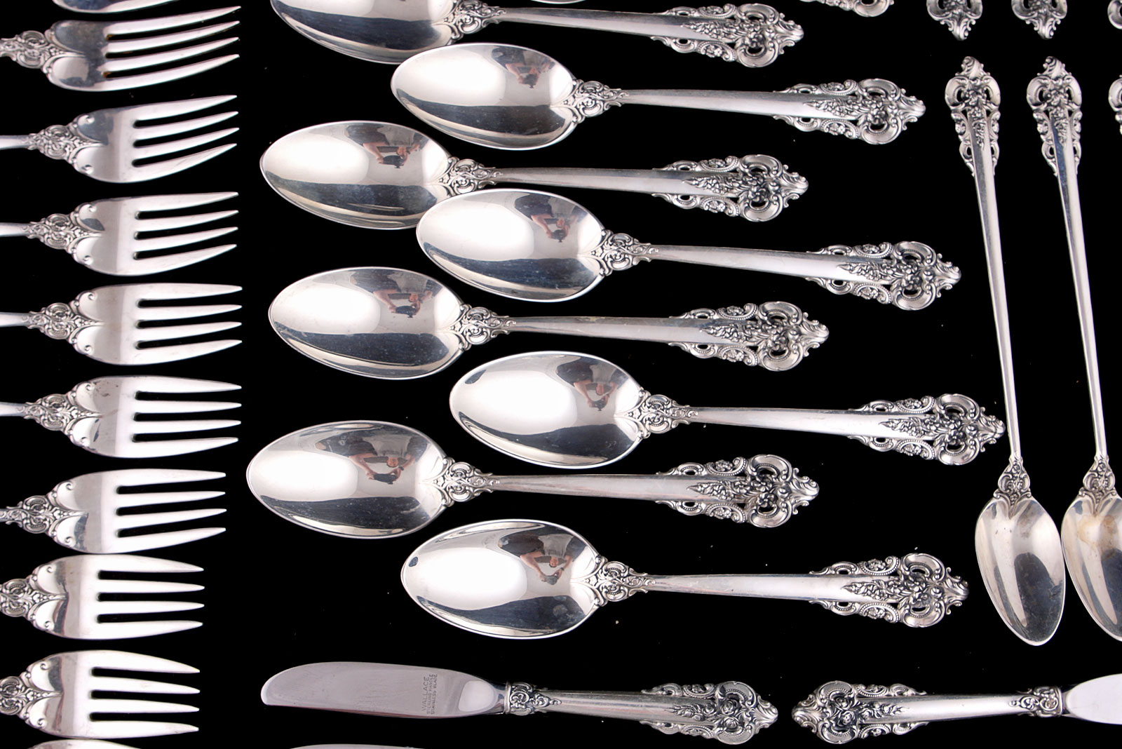 Wallace Eight Piece Sterling Silverware Set | EBTH