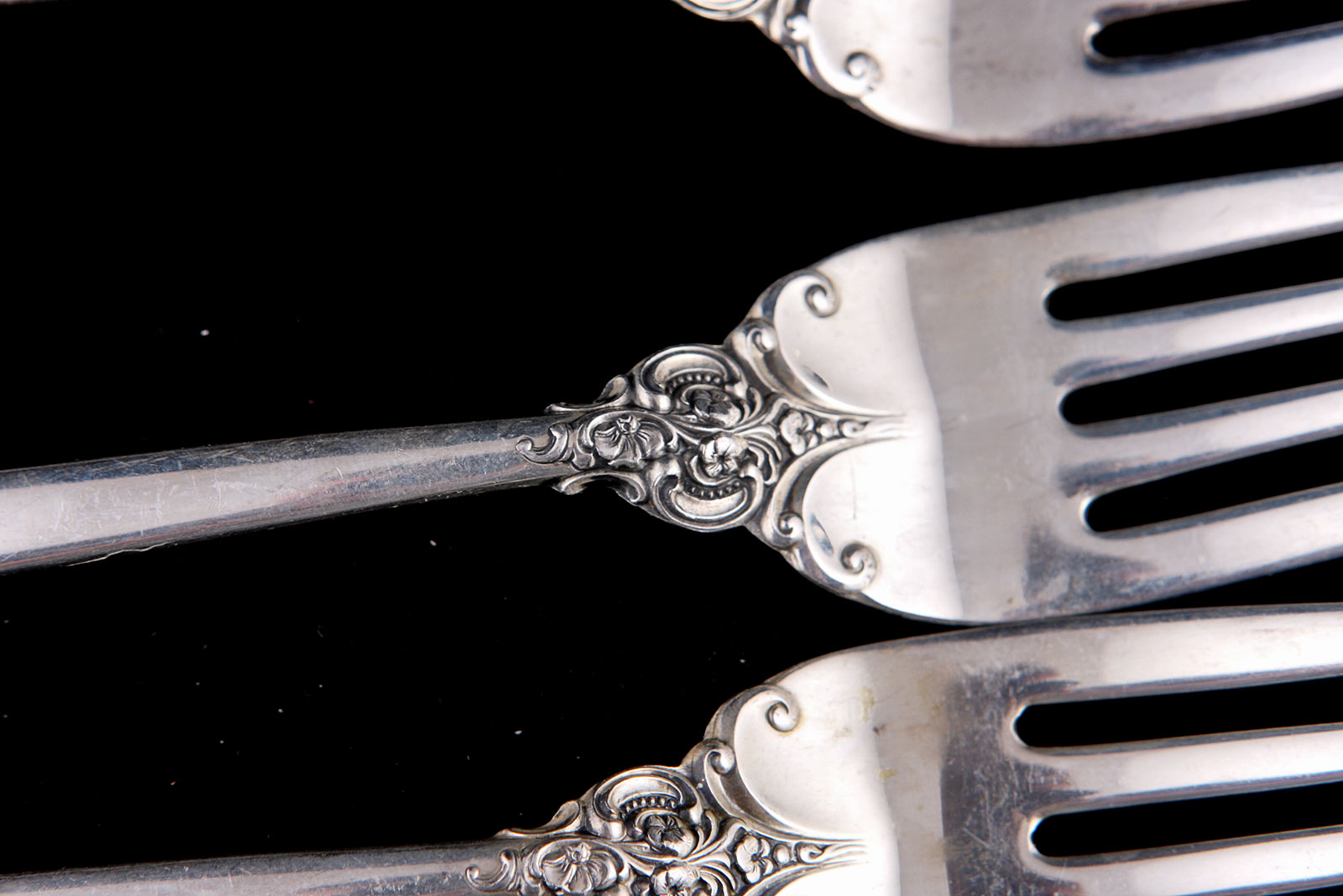 Wallace Eight Piece Sterling Silverware Set | EBTH