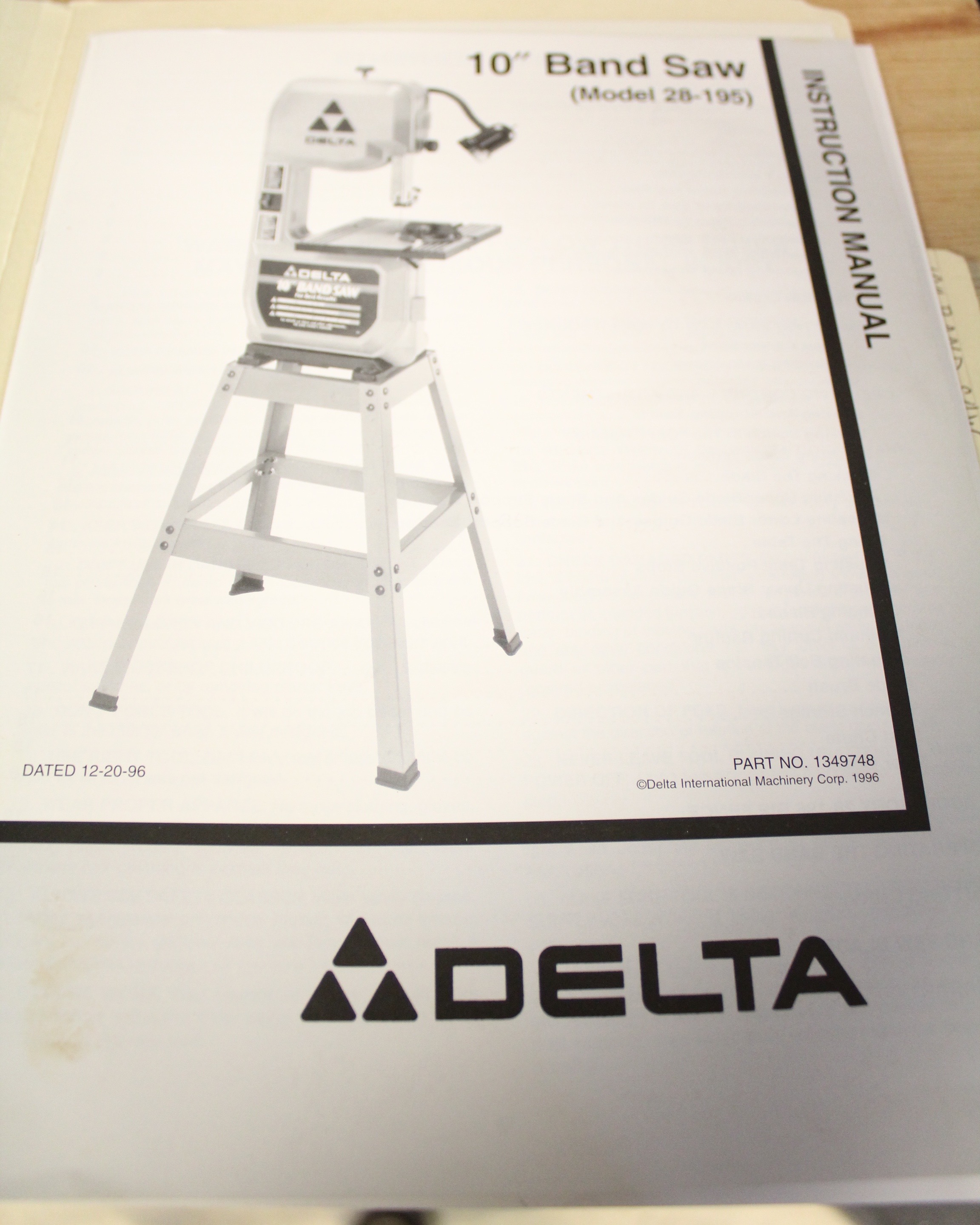 Delta 10" Band Saw on Stand | EBTH