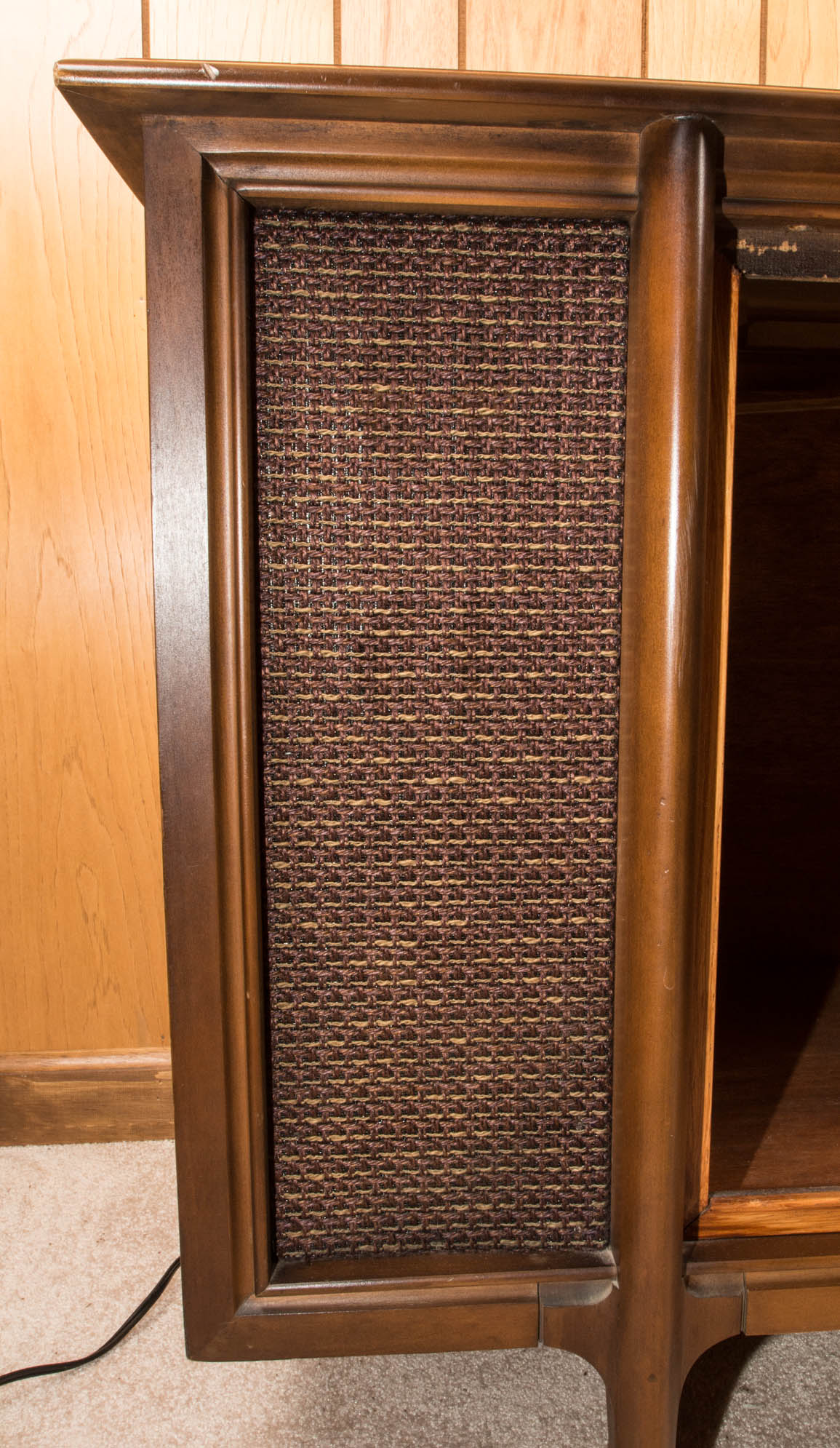 Mid Century Modern Walnut Console Cabinet | EBTH