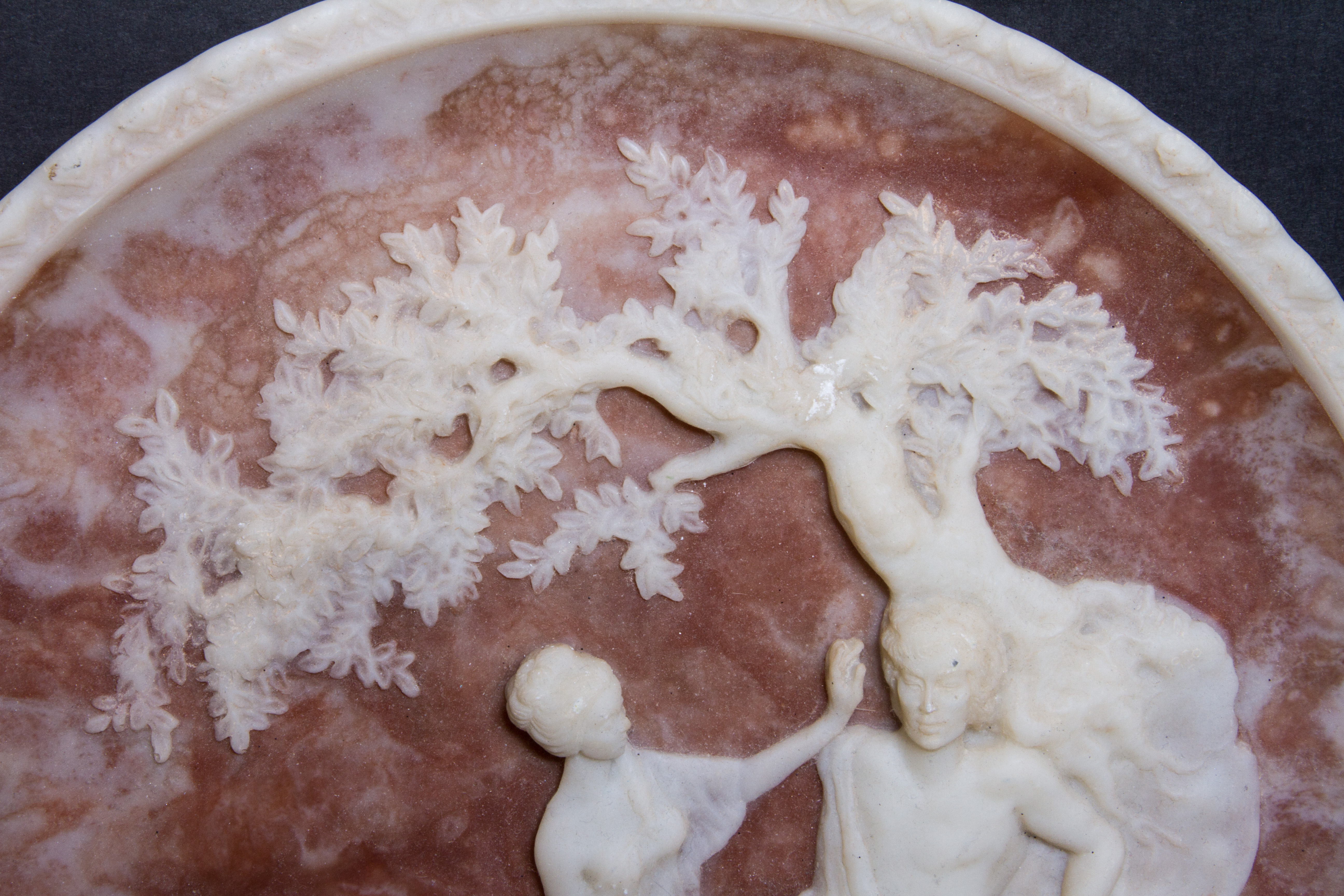 Incolay Stone Cameo Collector's Plate | EBTH