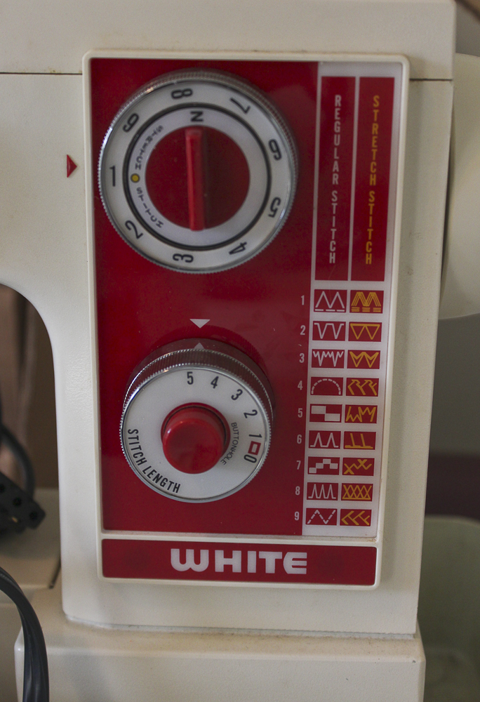 Vintage White Brand Sewing Machine | EBTH