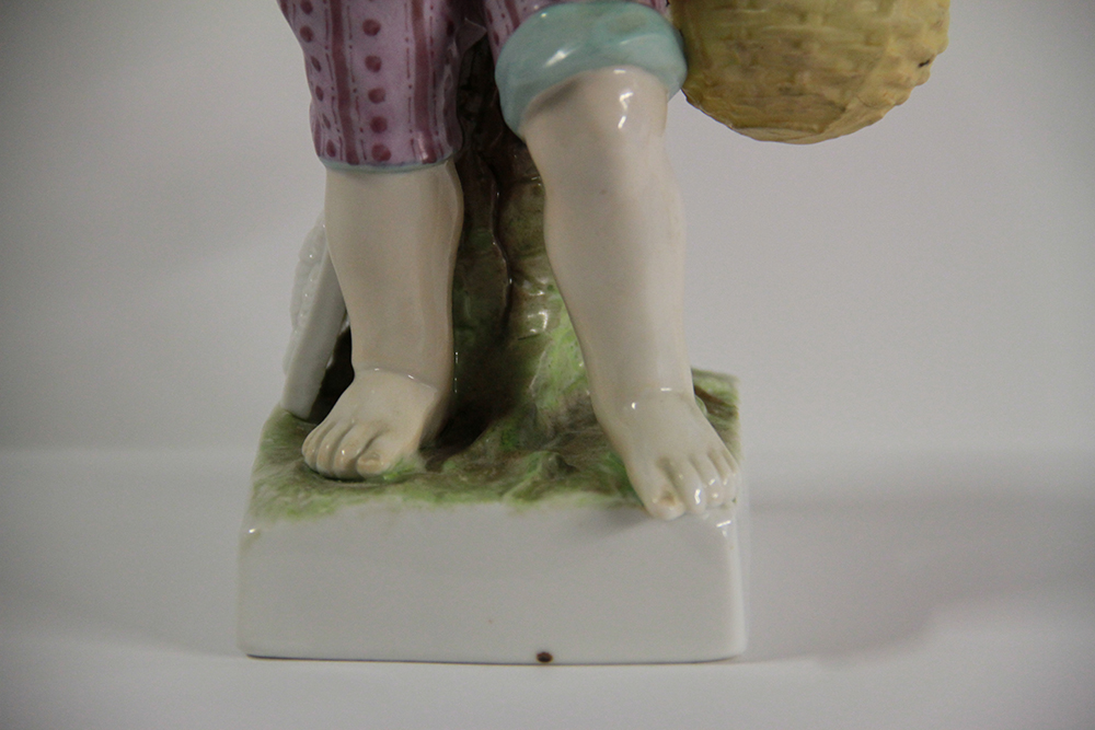 Porcelain Iunius Figurine | EBTH