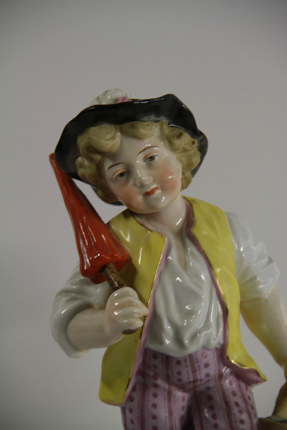 Porcelain Iunius Figurine | EBTH