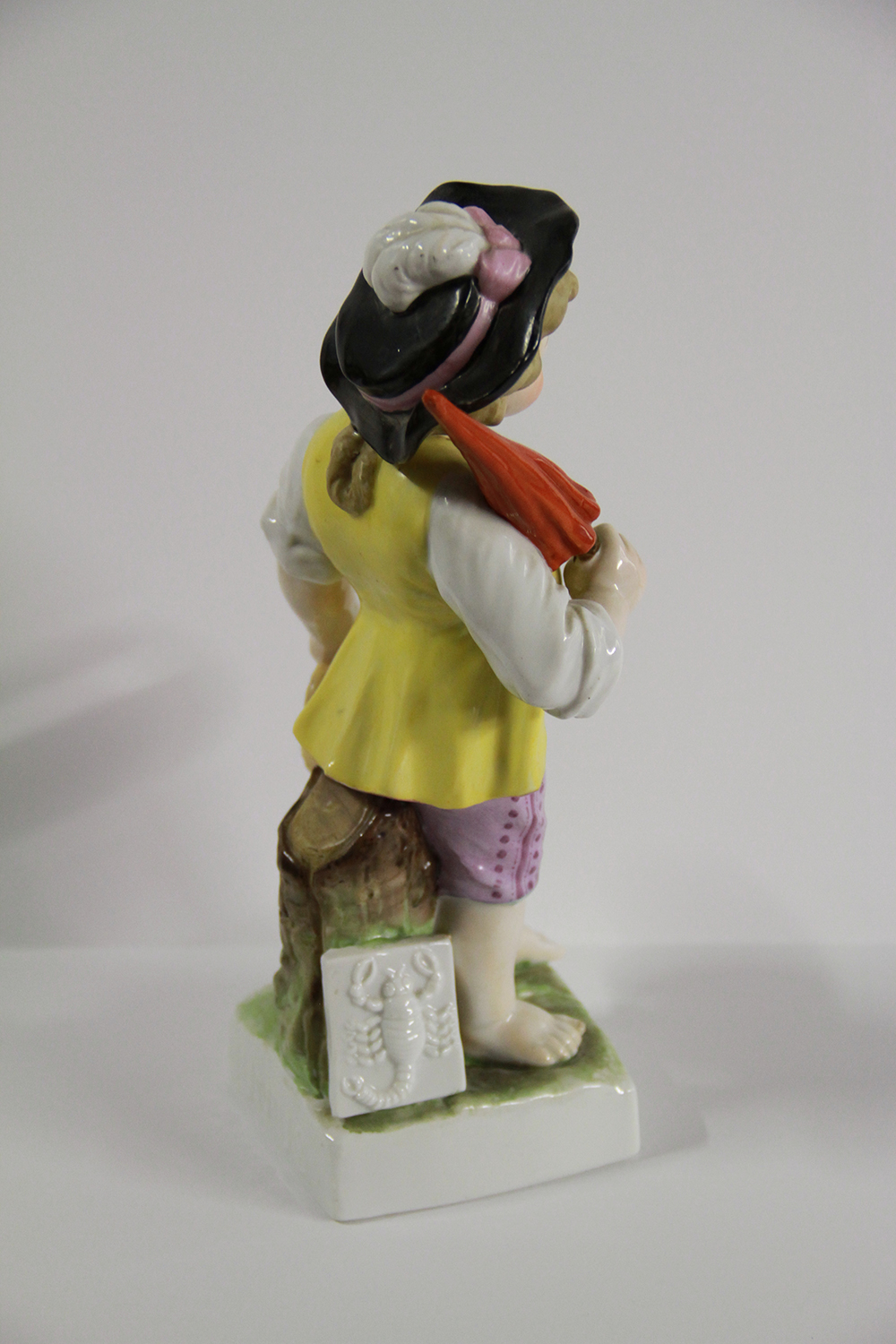 Porcelain Iunius Figurine | EBTH