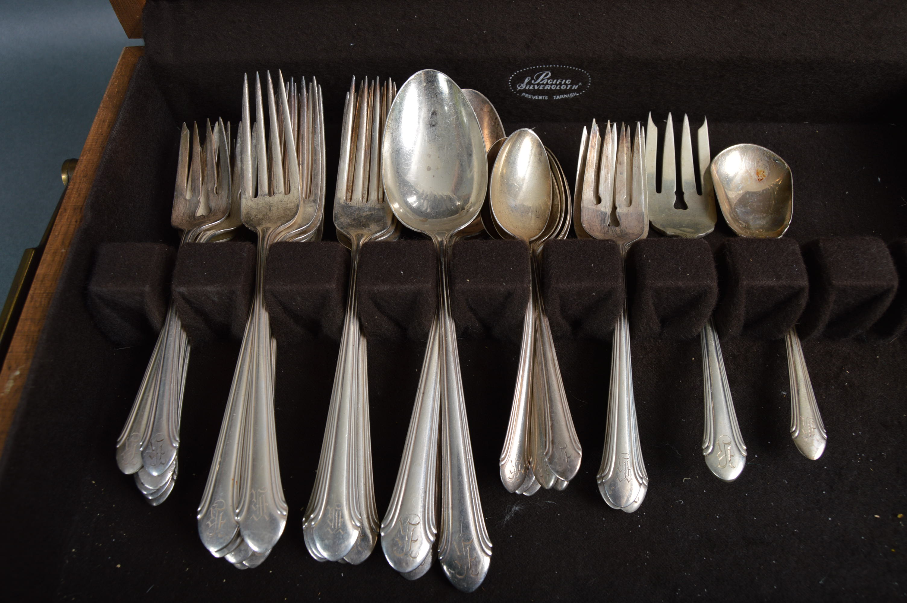 1933 "Romantique" Alvin Sterling Silver Flatware Set | EBTH