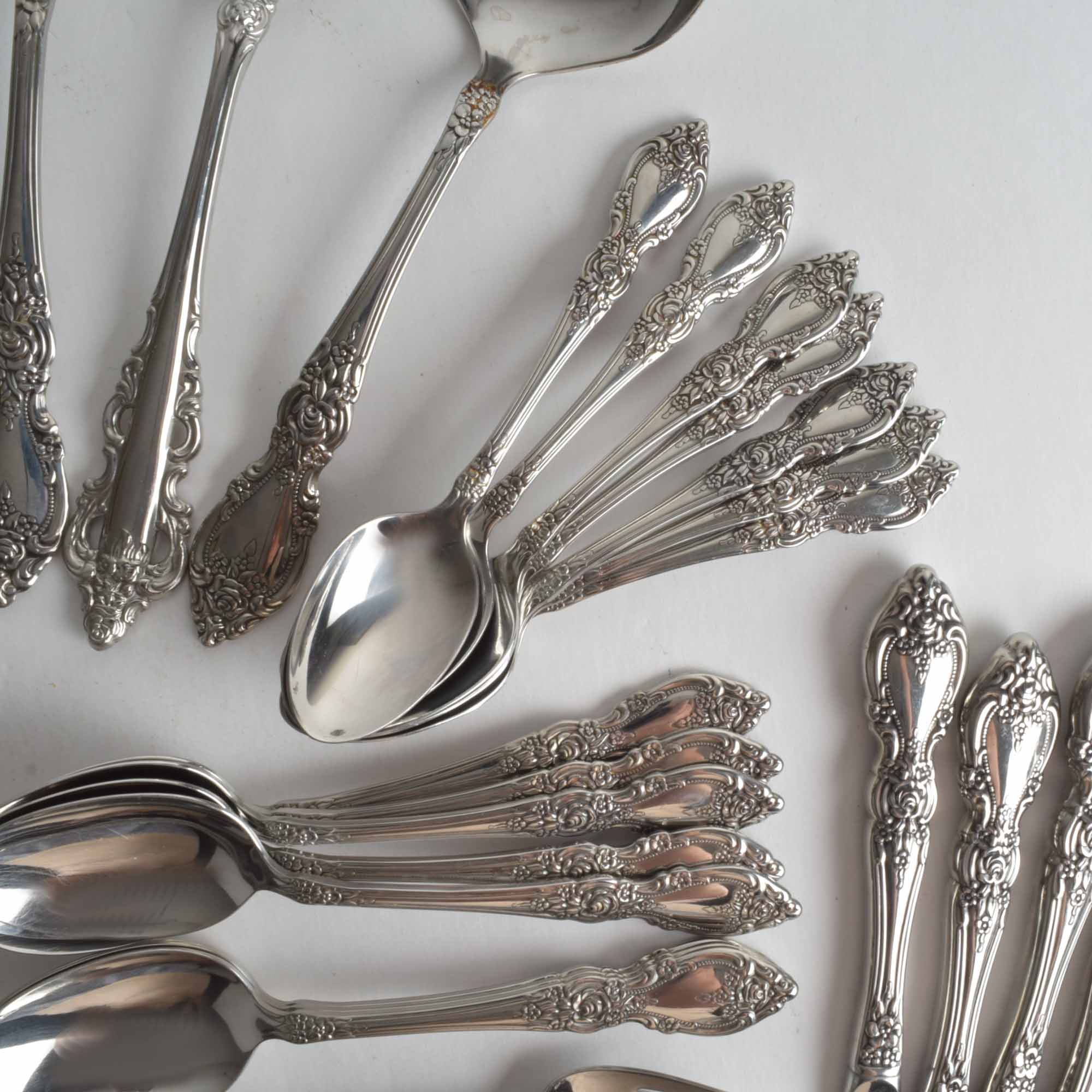Set of Oneida "Louisiana" Stainless Flatware | EBTH