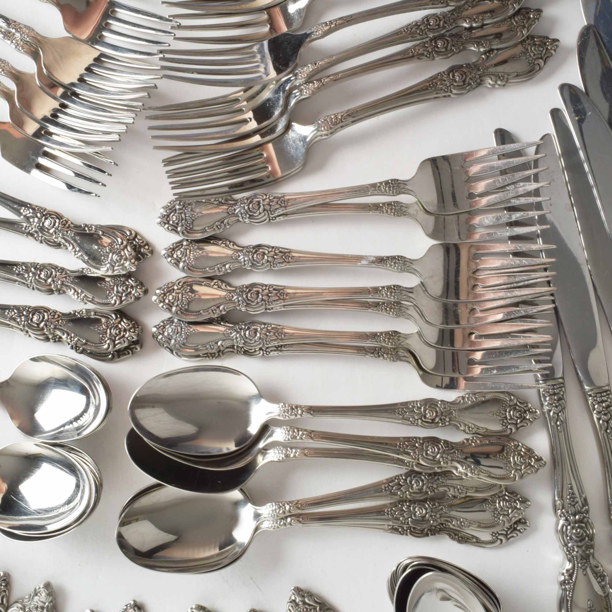 Set of Oneida "Louisiana" Stainless Flatware | EBTH