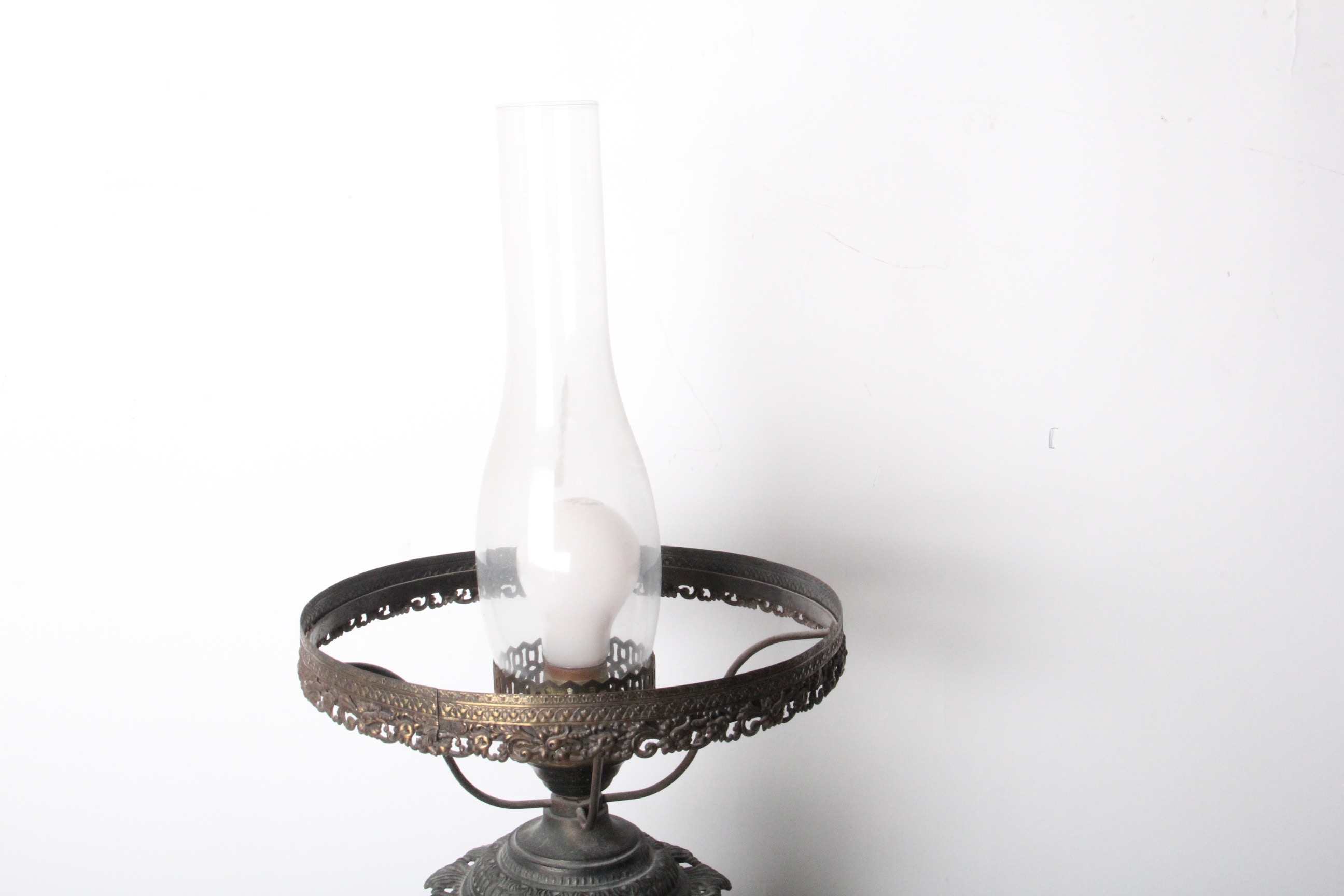 Vintage Glass Table Top Hurricane Style Parlor Lamp | EBTH