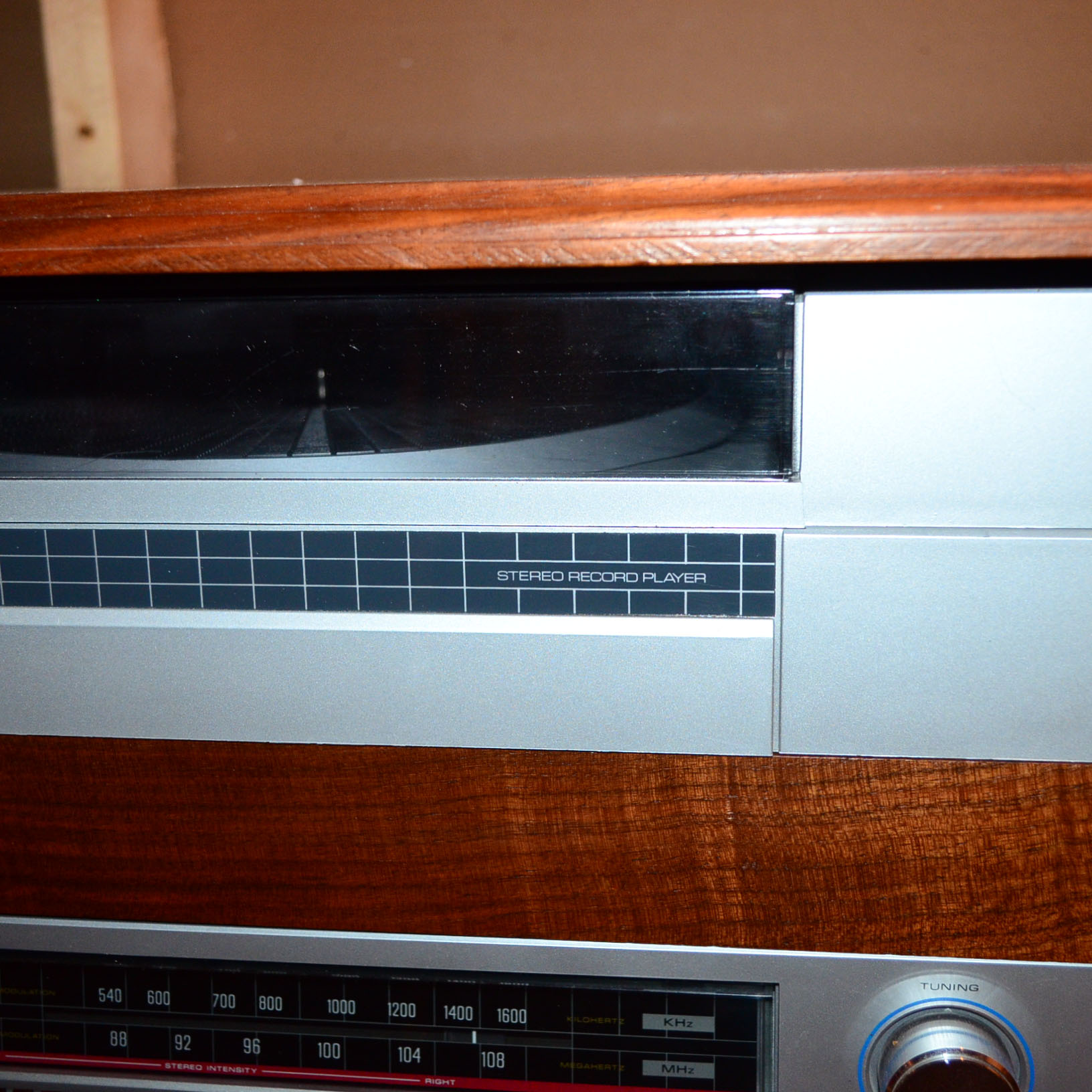 Stereo Cabinet With Soundesign Stereo Equipment | EBTH