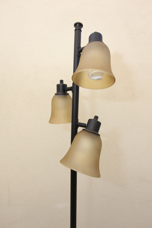 Modern Multi-Directional floor lamp | EBTH