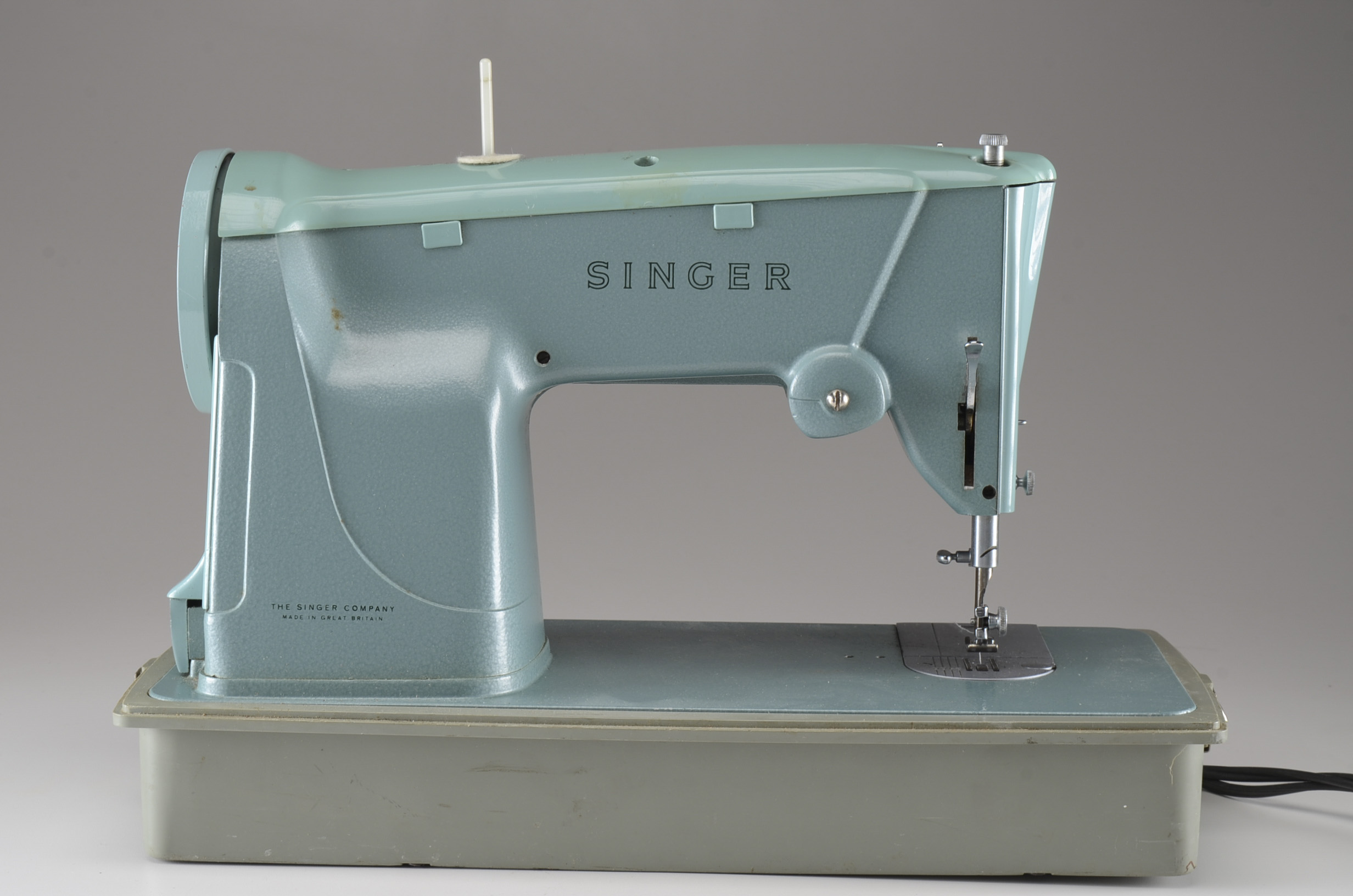 Vintage Singer Sewing Machine Model 327K | EBTH