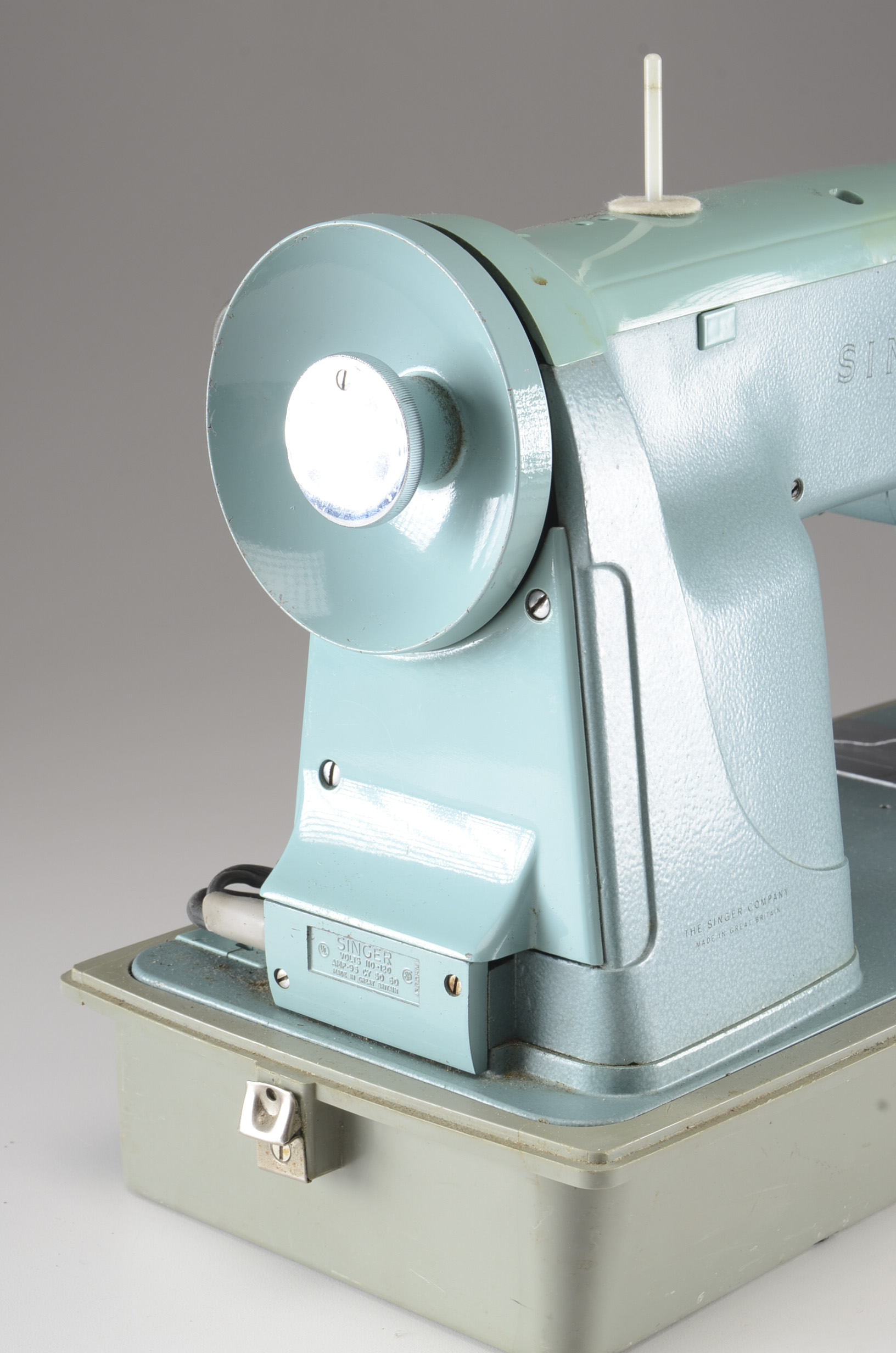 Vintage Singer Sewing Machine Model 327K | EBTH