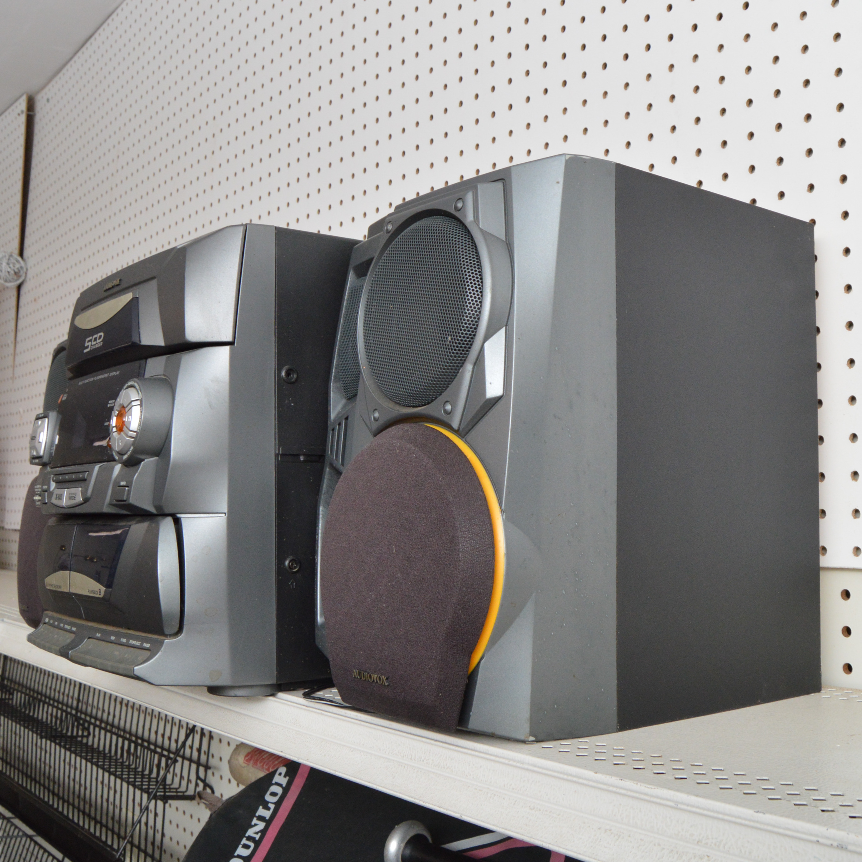 Audiovox Stereo System with Speakers | EBTH