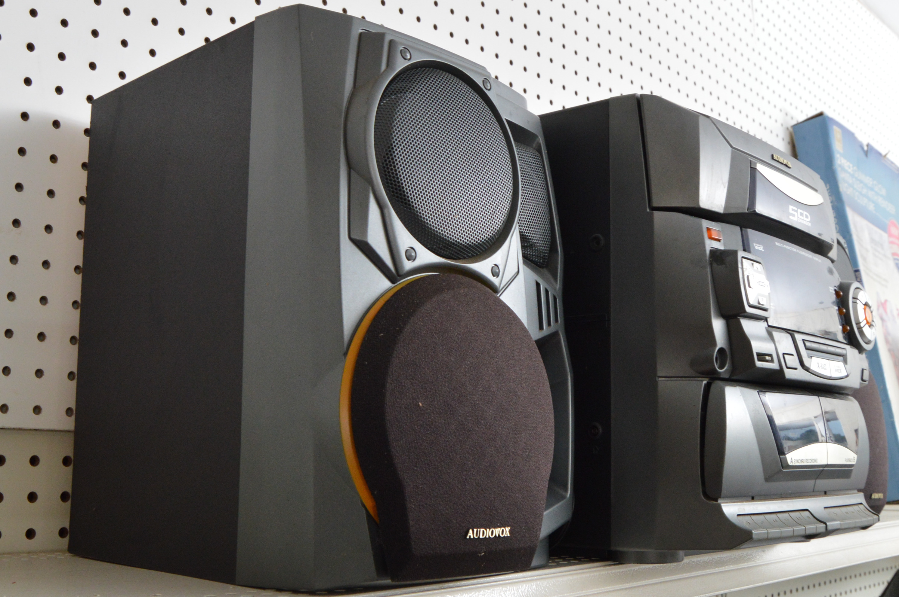 Audiovox Stereo System with Speakers | EBTH