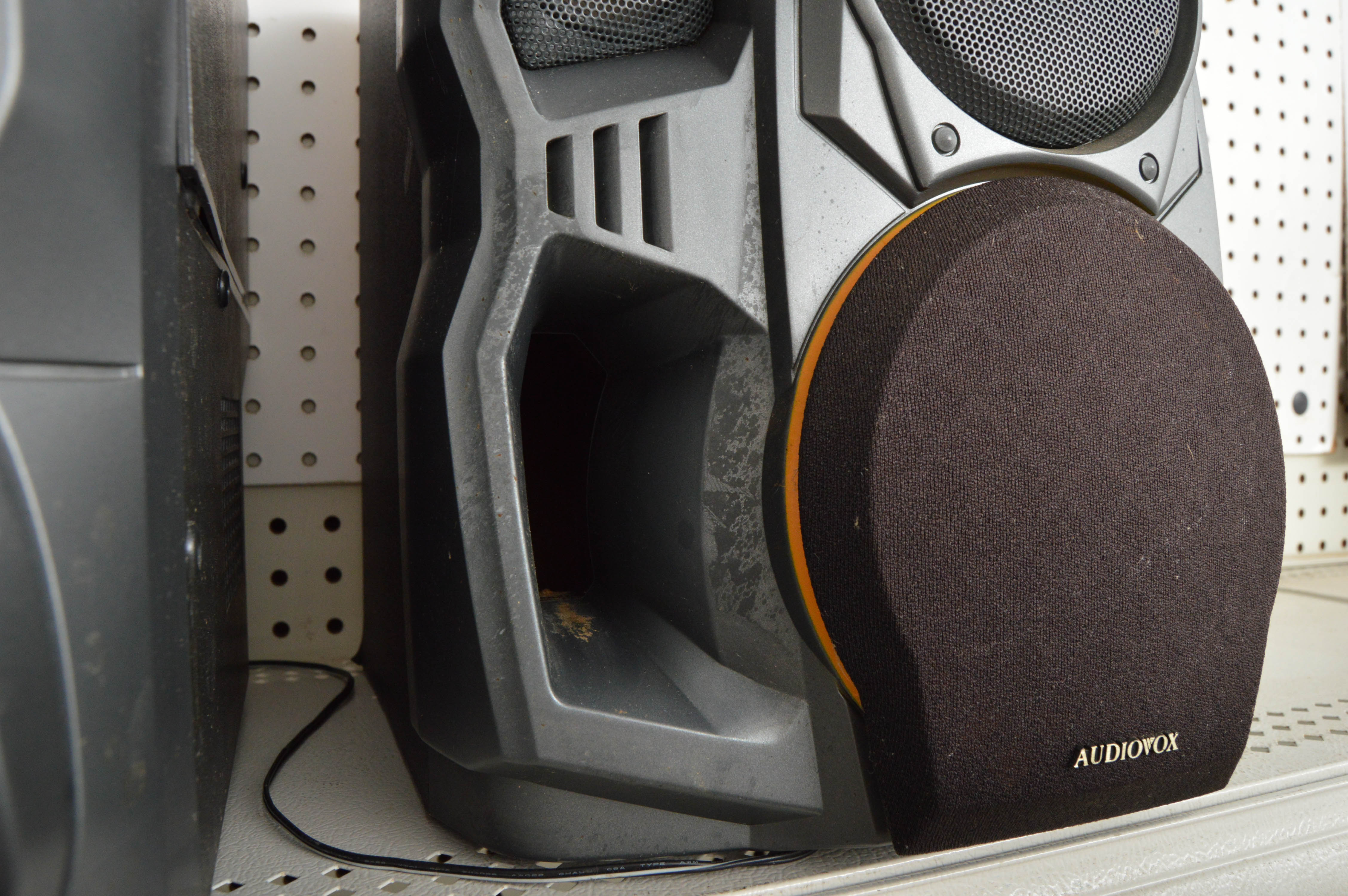 Audiovox Stereo System with Speakers | EBTH