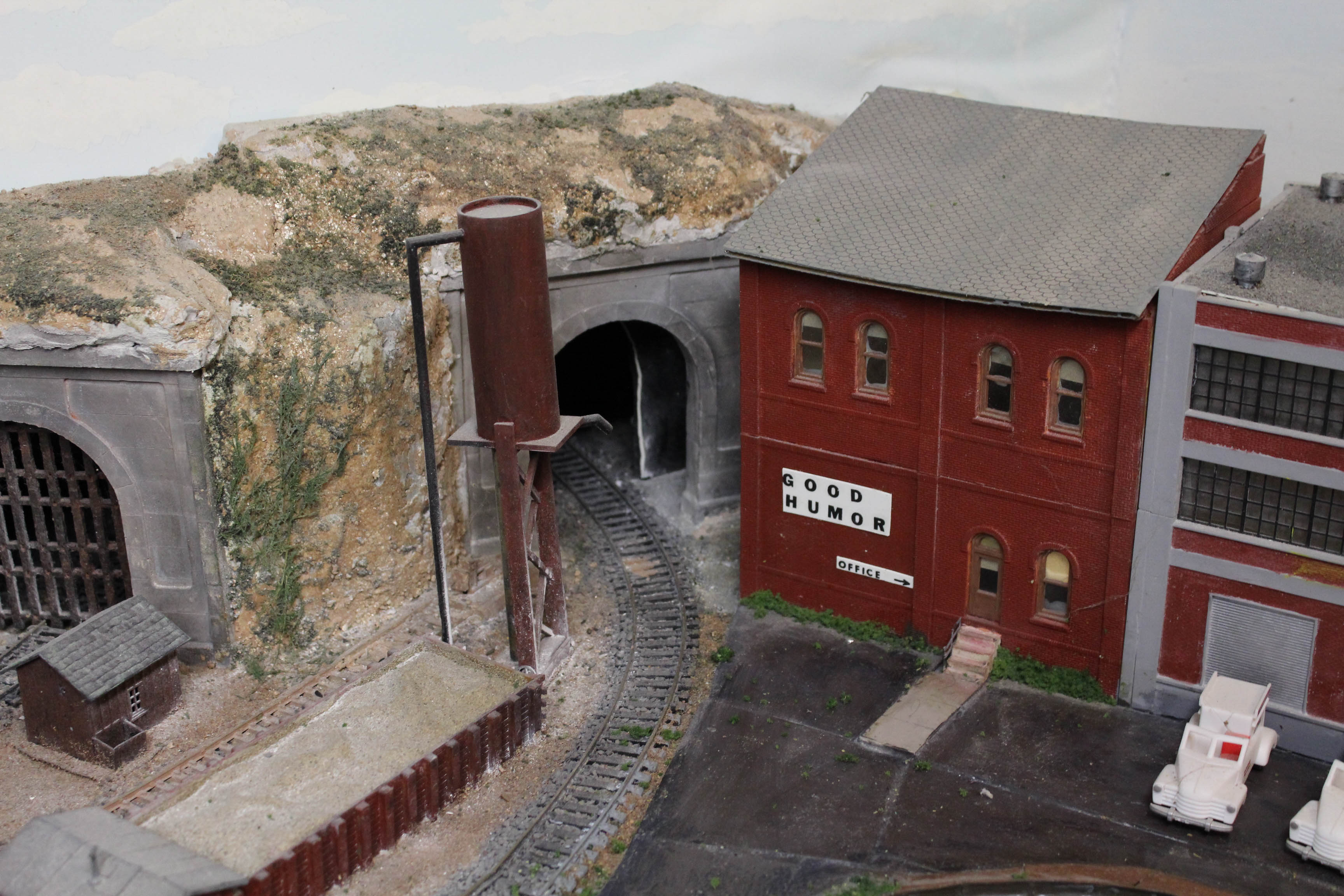 Collection of HO Scale Industrial Train Scenery | EBTH