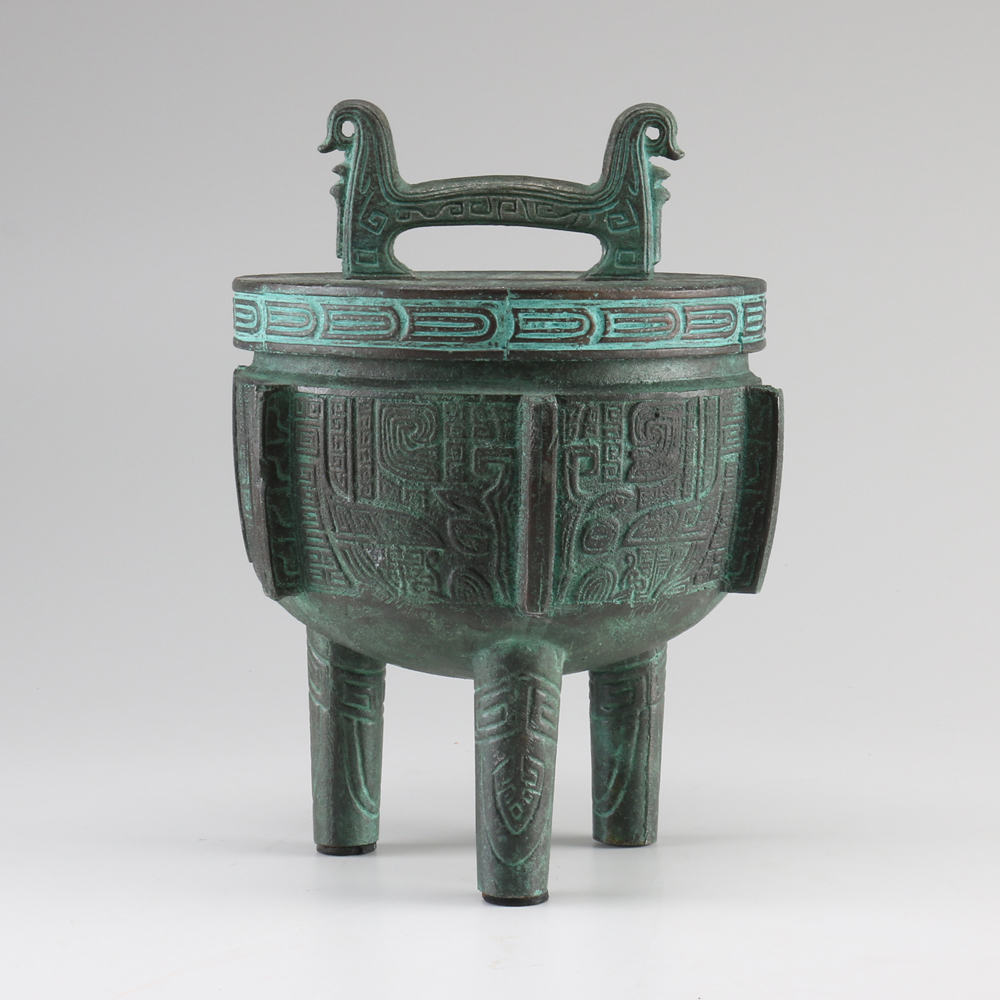 Ice Bucket in the Shape of an Archaic Chinese Bronze | EBTH