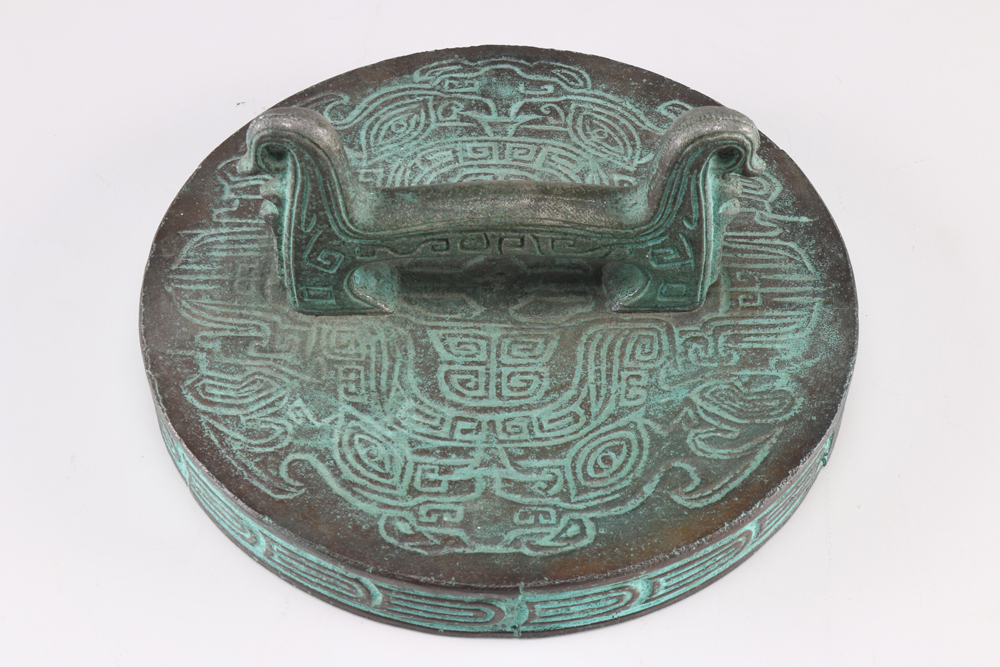 Ice Bucket in the Shape of an Archaic Chinese Bronze | EBTH