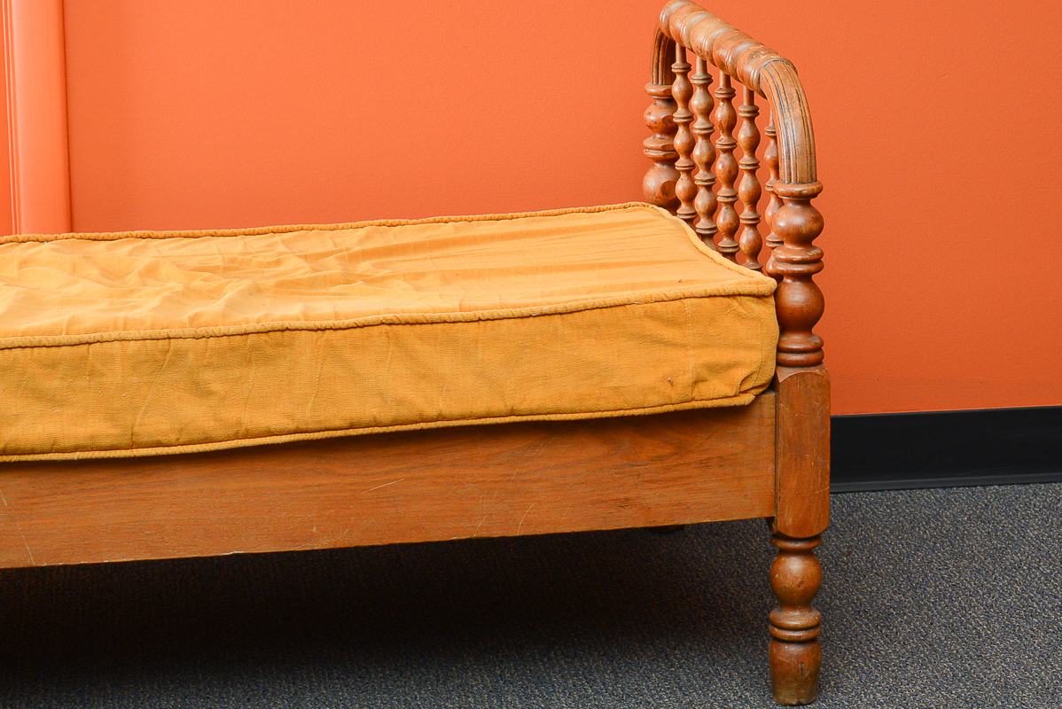 Antique Jenny Lind Day Bed | EBTH