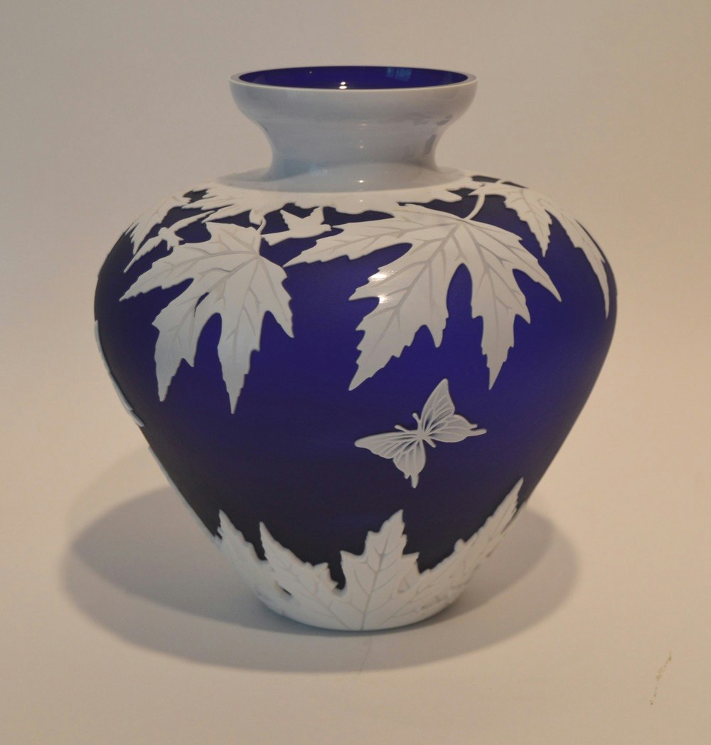 Kelsey Murphy Pilgrim Cameo Glass Vase Ebth