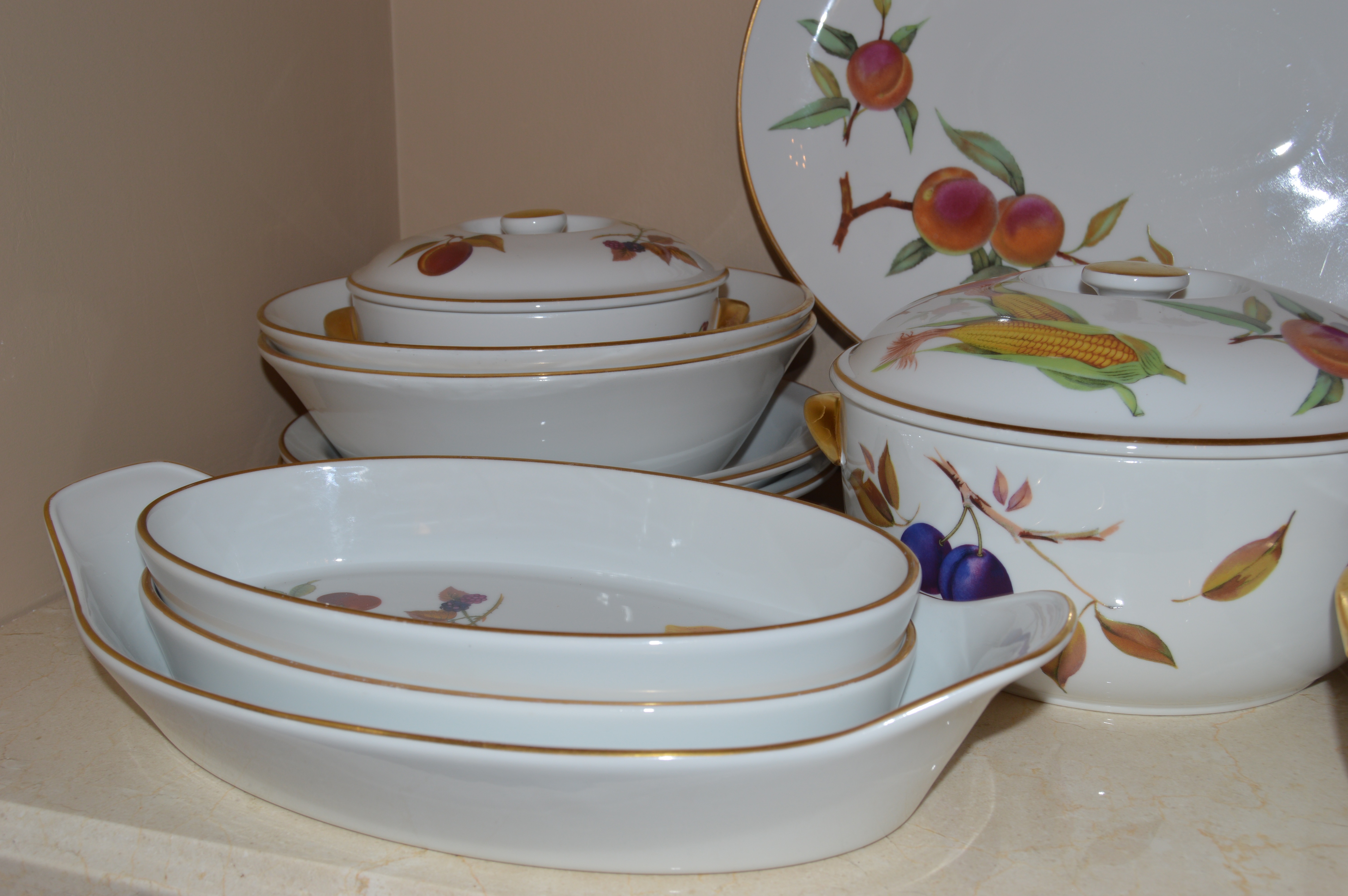Royal Worcester "Evesham Gold" Porcelain Tableware | EBTH