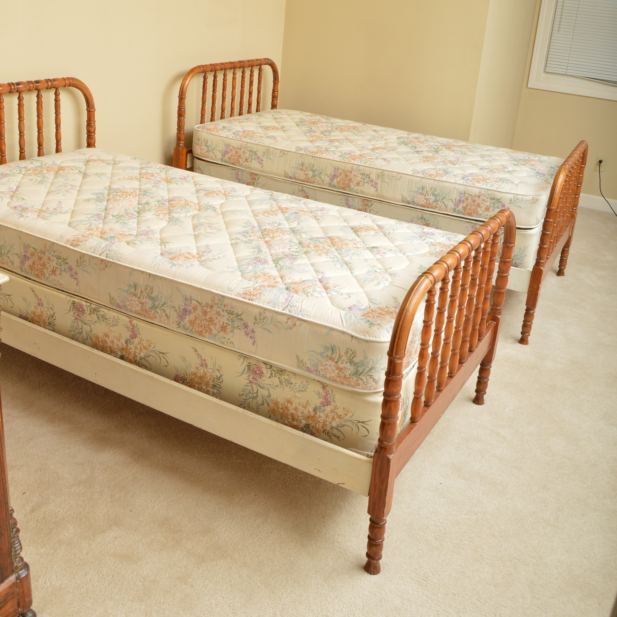 Jenny Lind Style Twin Bed Frame Pair | EBTH