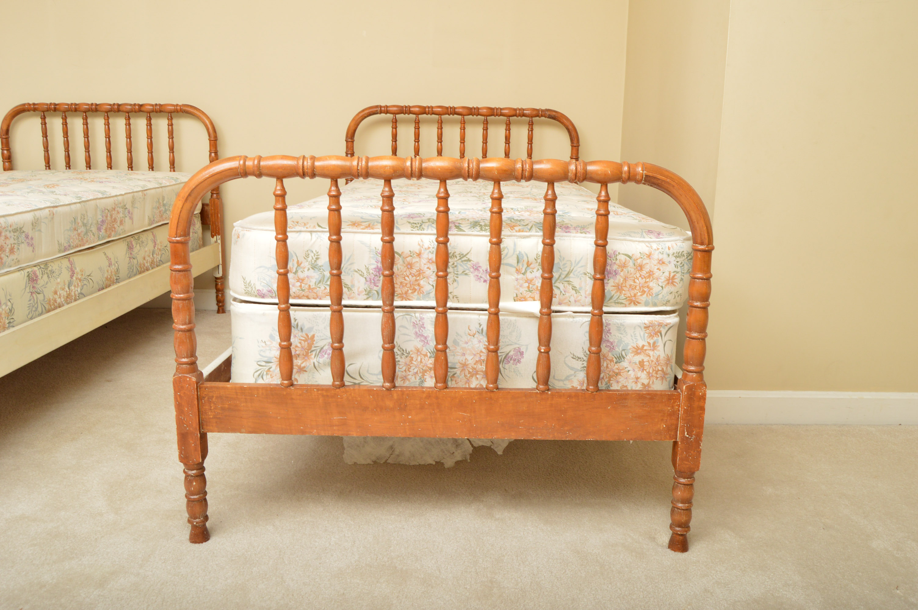 Jenny Lind Style Twin Bed Frame Pair | EBTH