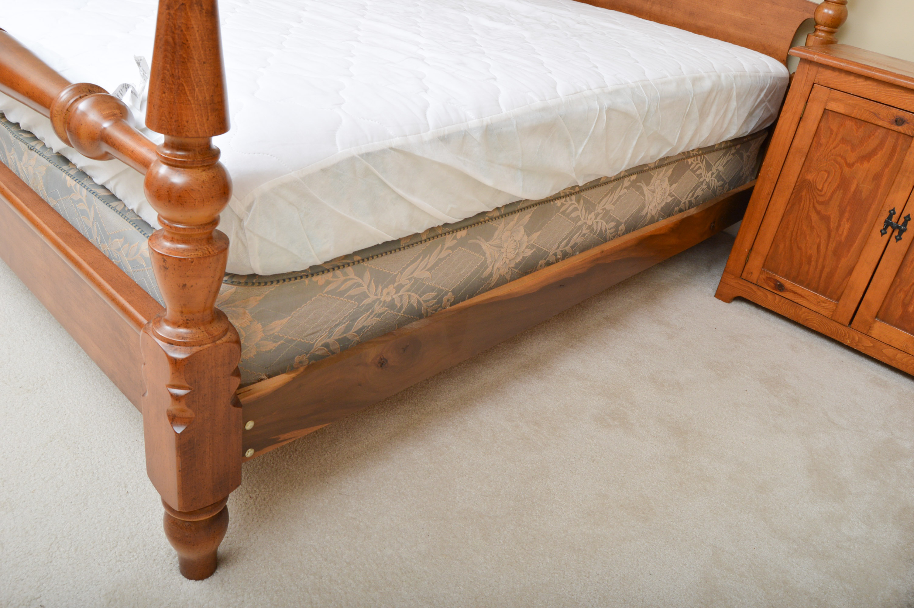 Queen Sized Maple Cannonball Bed Frame | EBTH