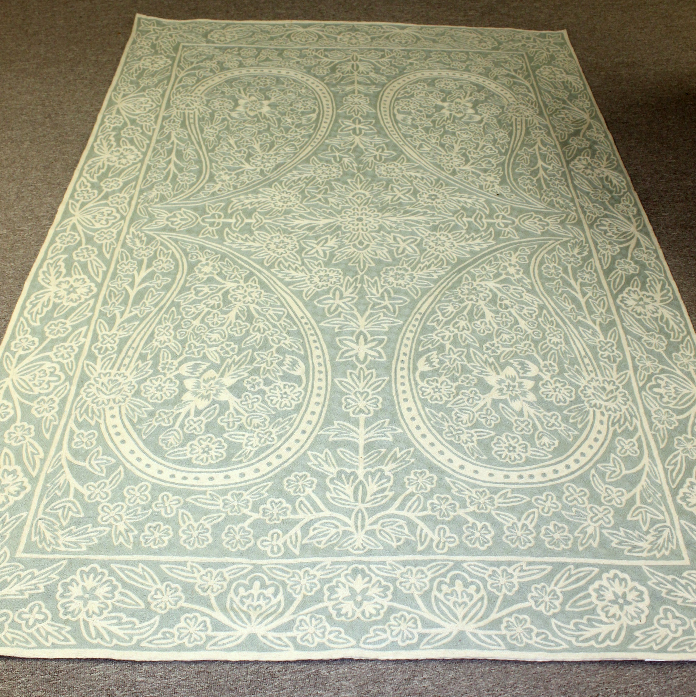 Crewel Rug From Williams Sonoma Home | EBTH