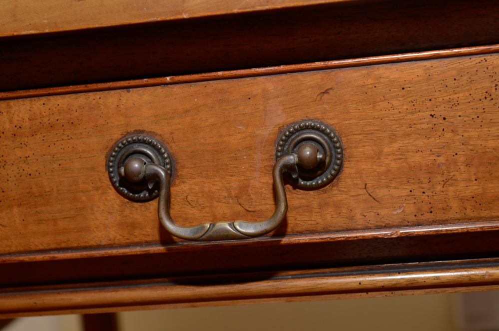 Mahogany Chippendale Pembroke Reproduction Drop Leaf Side Tables | EBTH