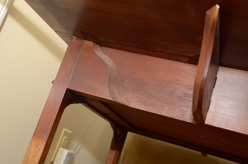 Mahogany Chippendale Pembroke Reproduction Drop Leaf Side Tables | EBTH