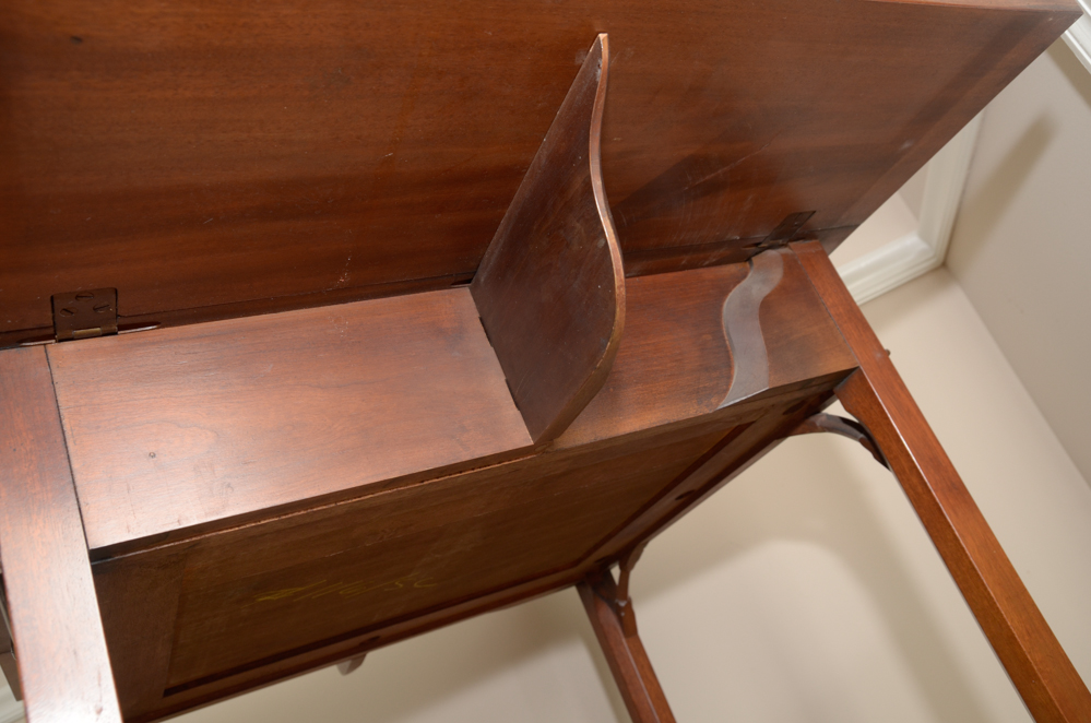 Mahogany Chippendale Pembroke Reproduction Drop Leaf Side Tables | EBTH