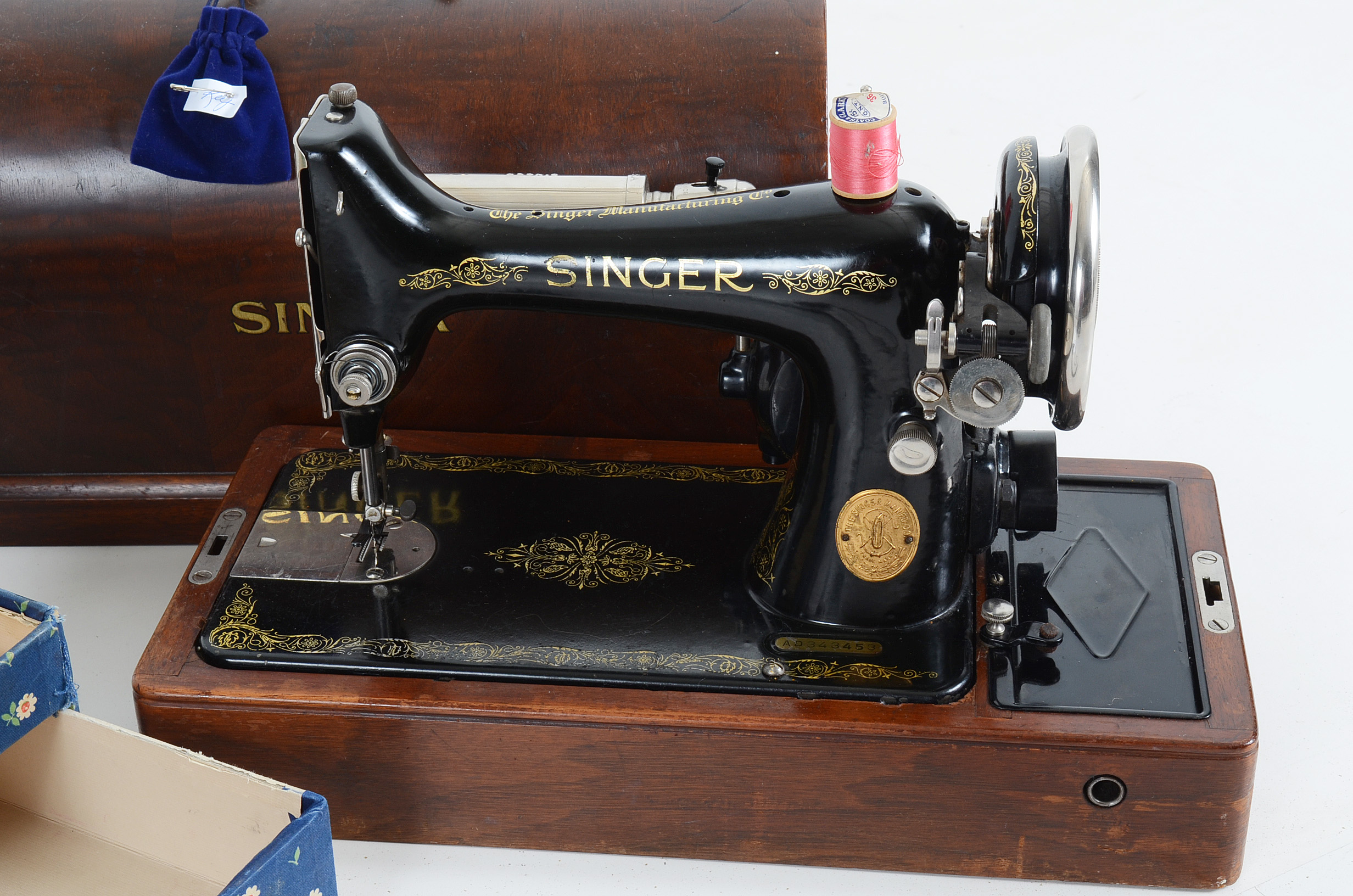 1920s Portable Singer Sewing Machine | EBTH