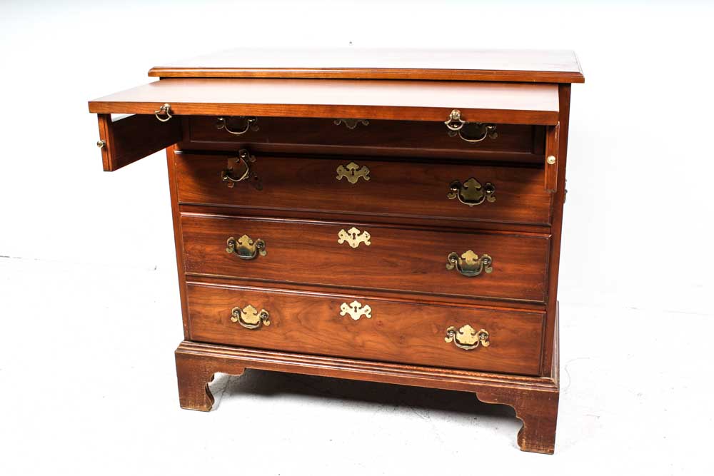 Chippendale Style Cherry Bachelor's Chest by Henkel-Harris | EBTH