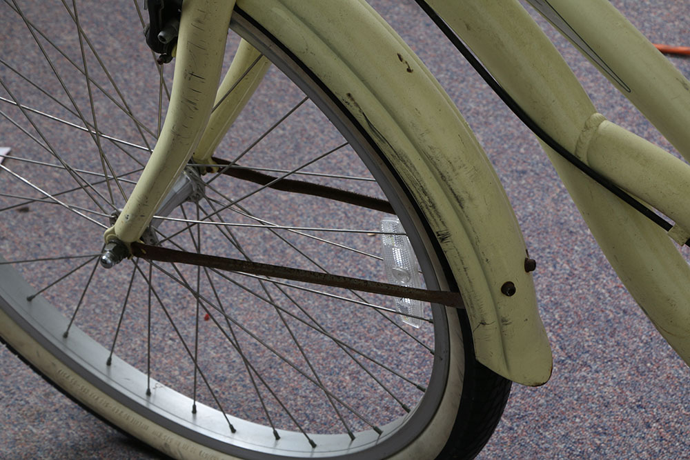 Trek Calypso Beach Cruiser Bicycle in Pale Yellow | EBTH