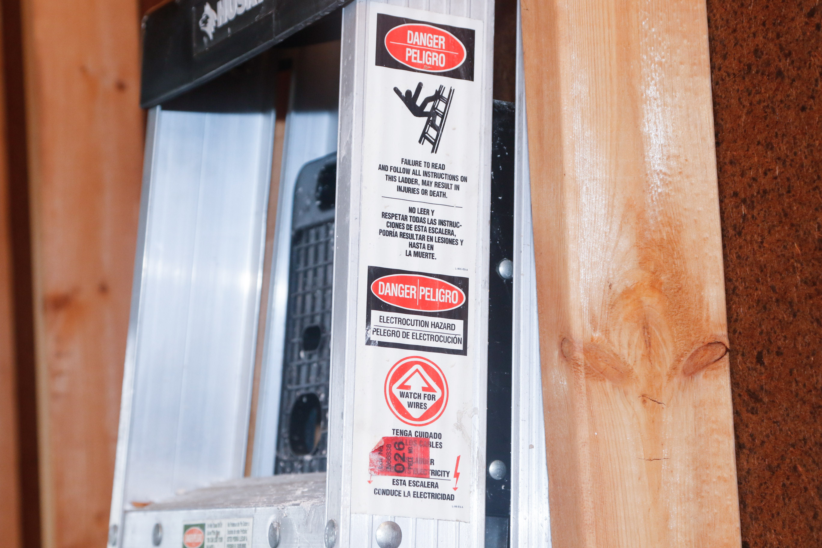 Husky Aluminum Step Ladder With Tray | EBTH