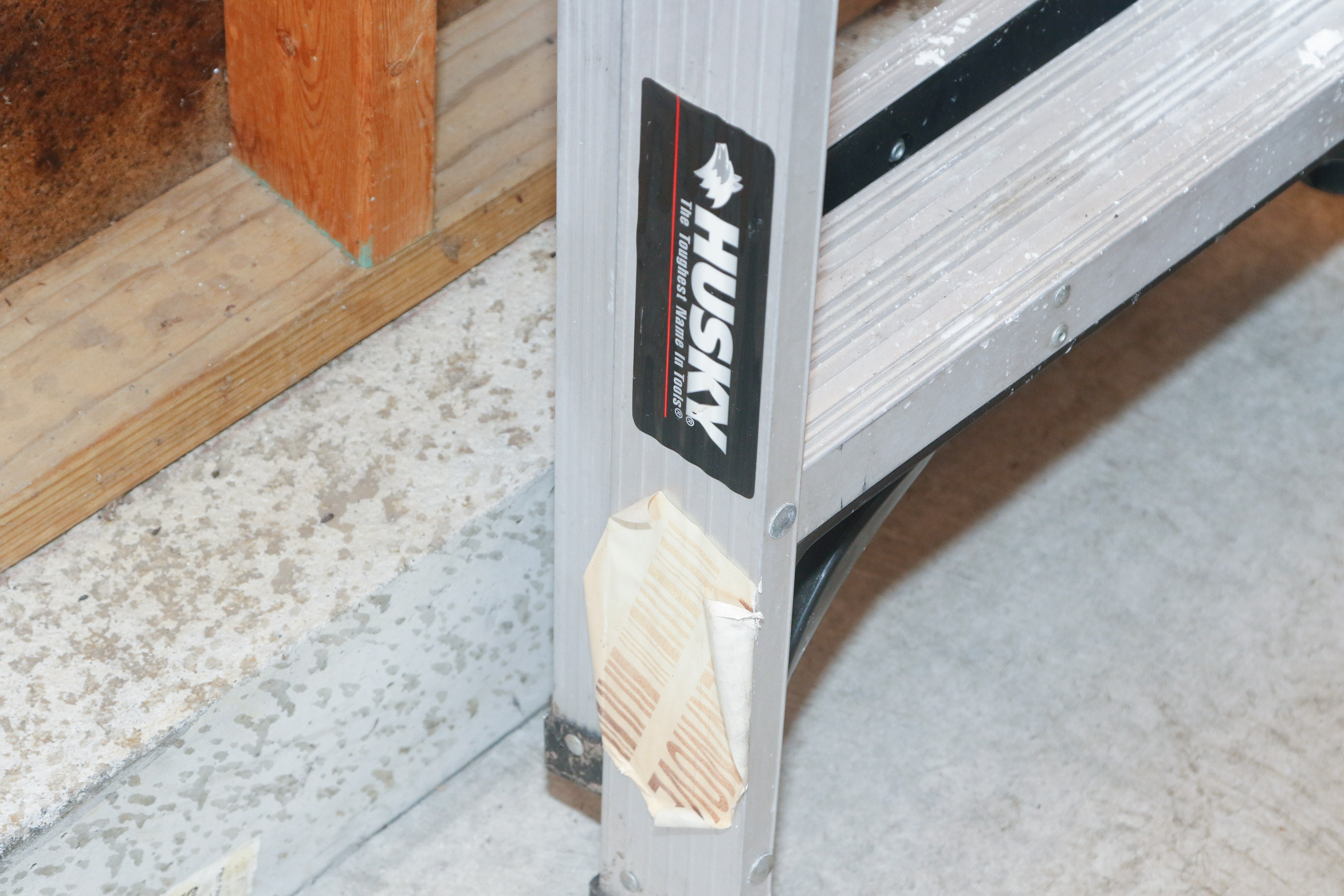 Husky Aluminum Step Ladder With Tray | EBTH