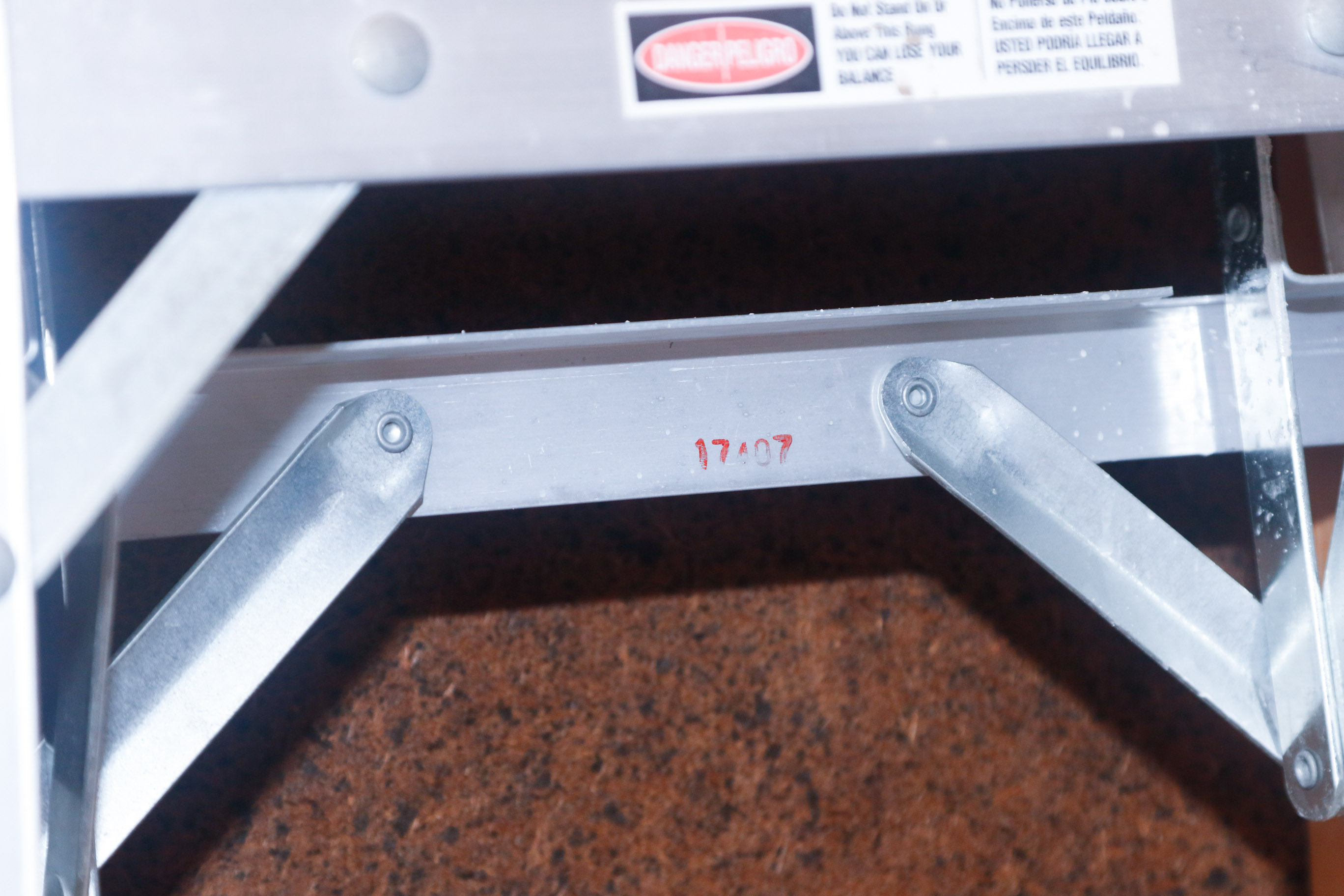 Husky Aluminum Step Ladder With Tray | EBTH