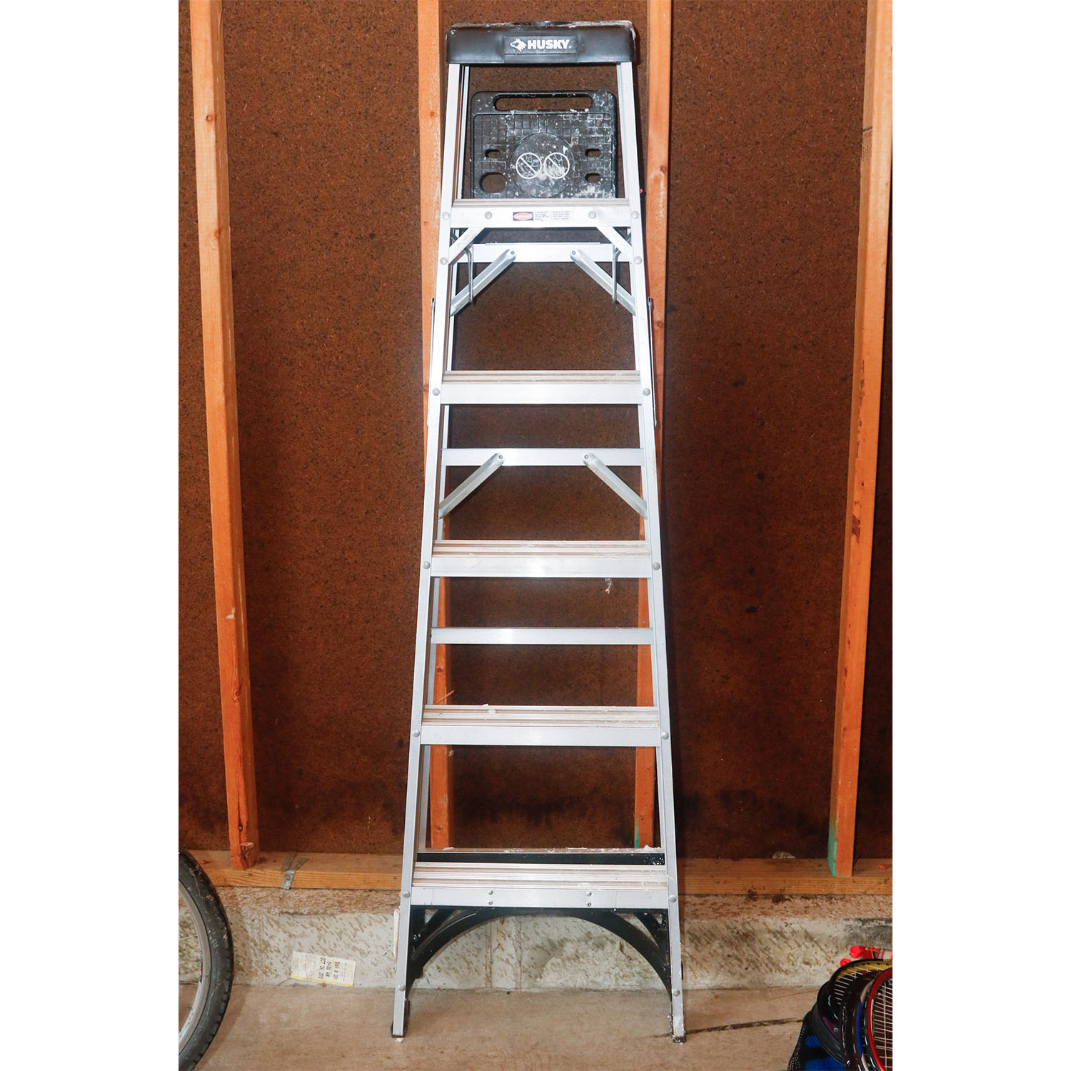 Husky Aluminum Step Ladder With Tray | EBTH