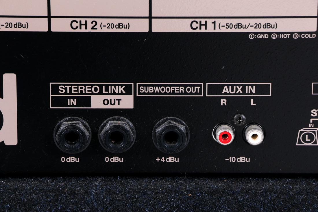 Pair of Roland KC-550 Keyboard Amplifiers | EBTH