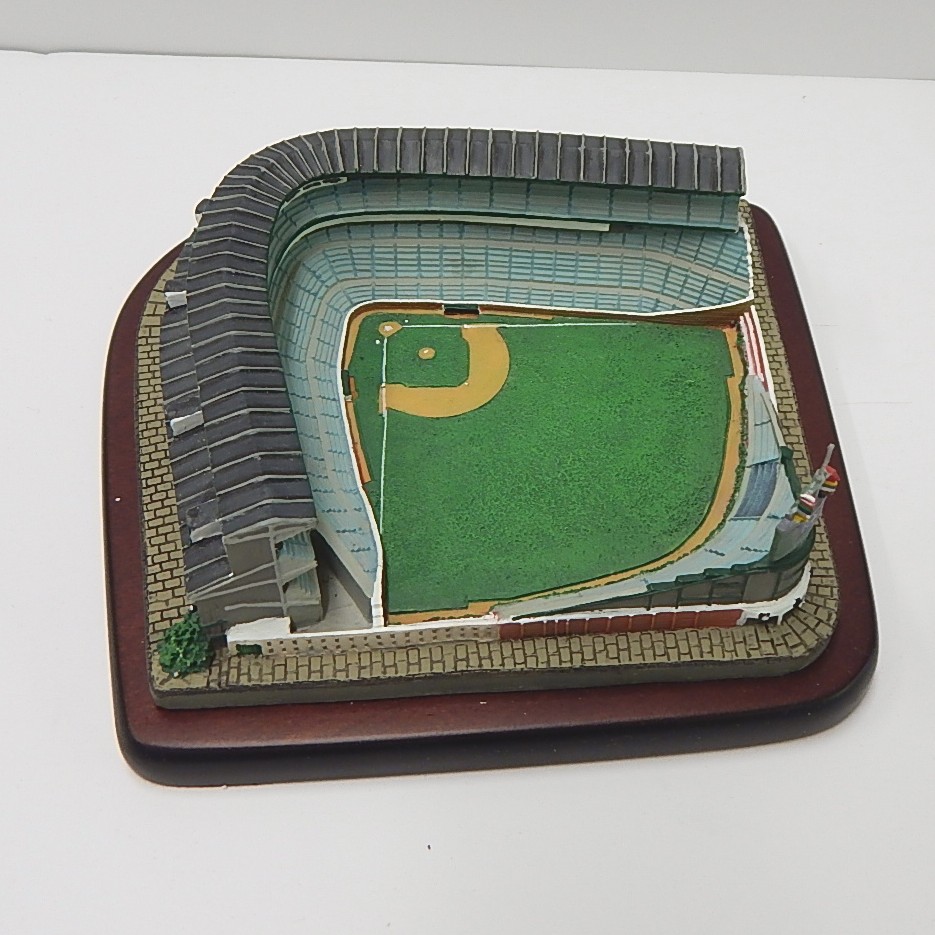 Danbury Mint Baseball Stadium Replica - Wrigley Field | EBTH